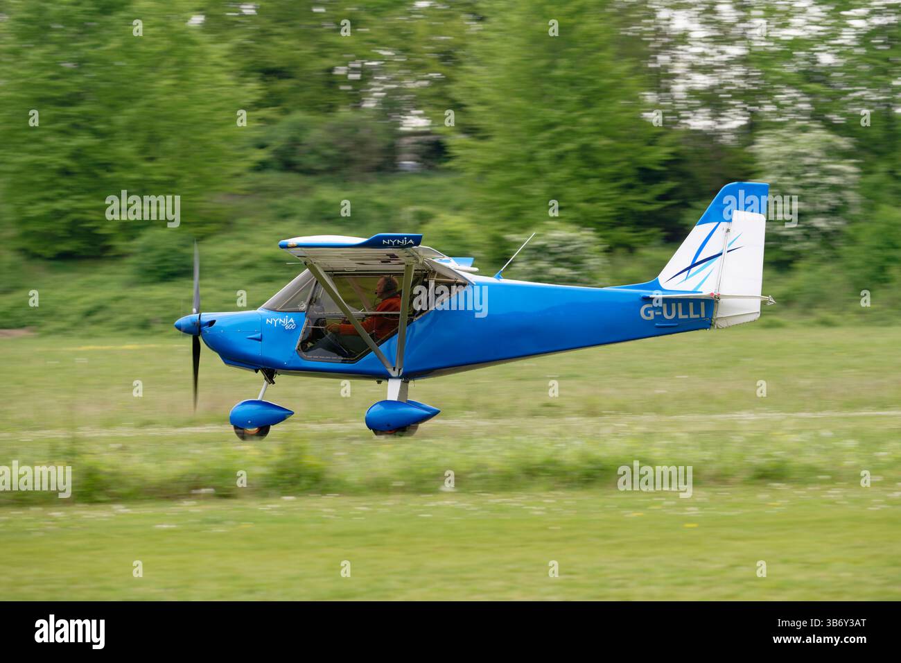 Smart blue Skyranger Nynja Microlight kitplane arrives at Popham ...