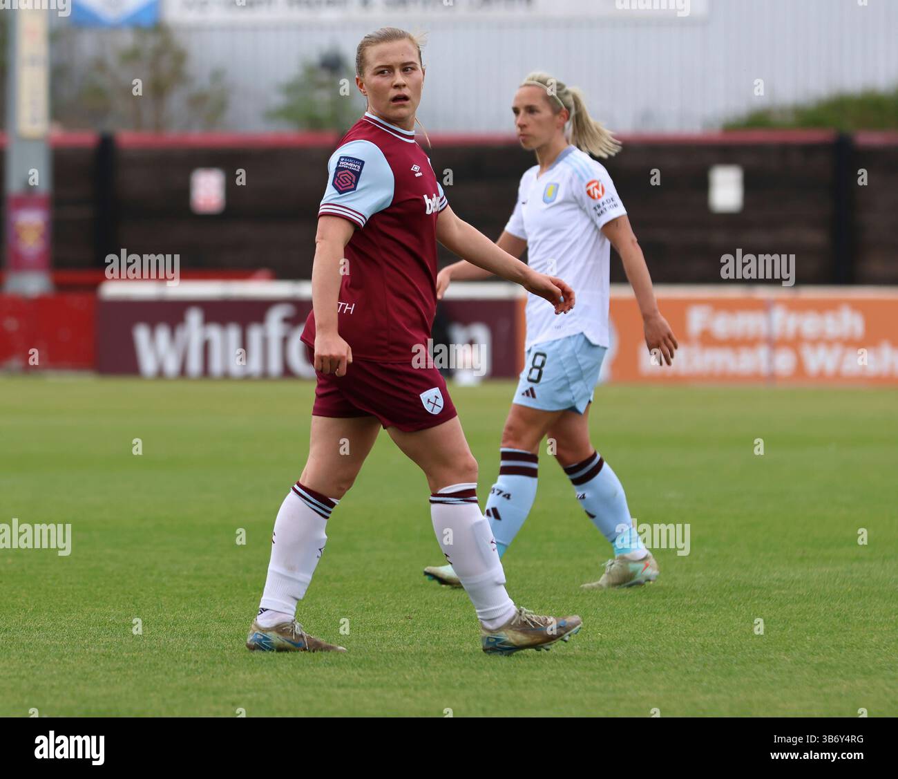 Oona Siren (West Ham 4) during the Women's Super League game between ...
