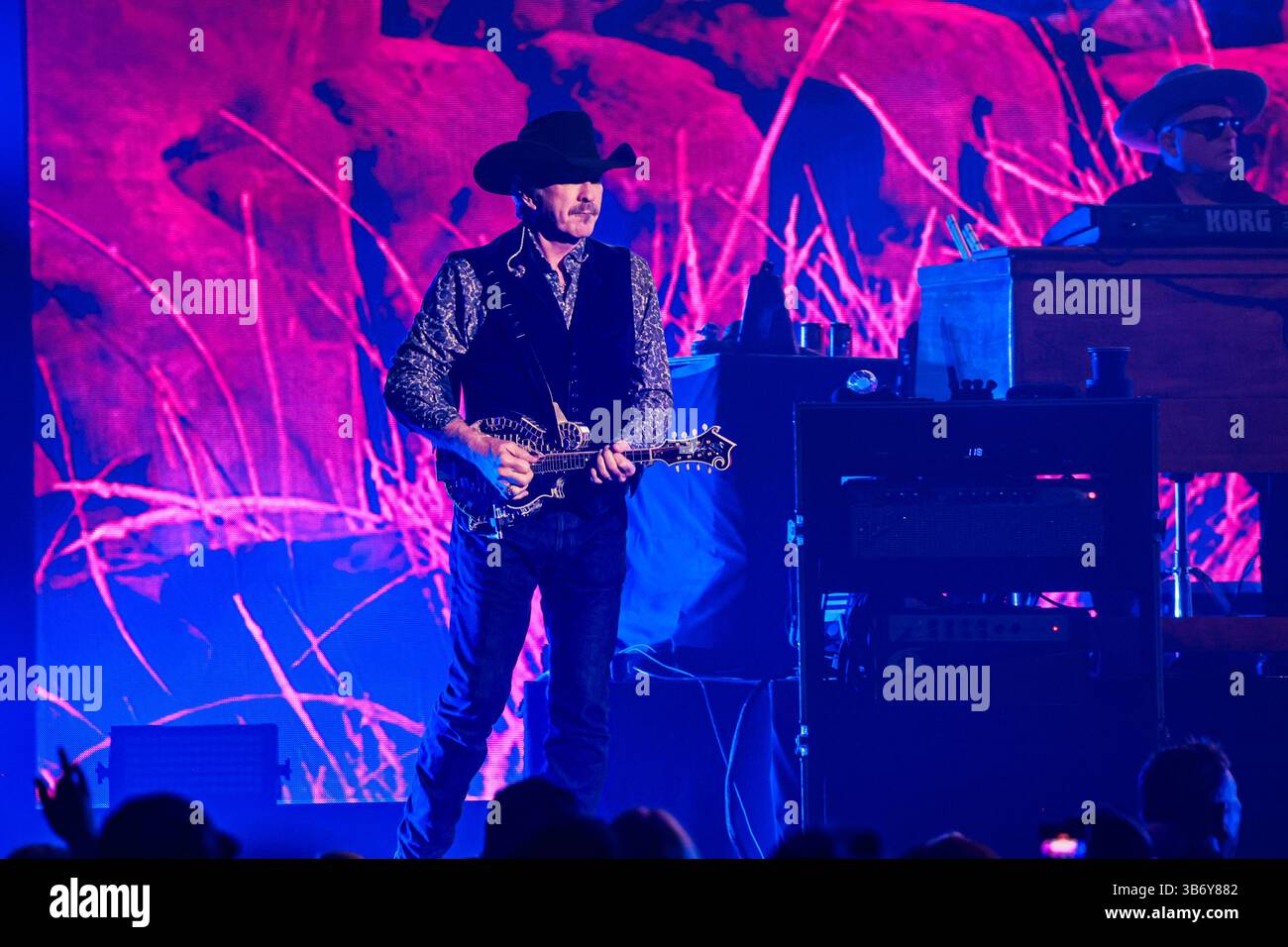 Brooks & Dunn - Kix Brooks, Ronnie Dunn perform during the iHeart ...