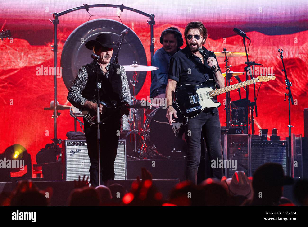 Brooks & Dunn - Kix Brooks, Ronnie Dunn perform during the iHeart ...