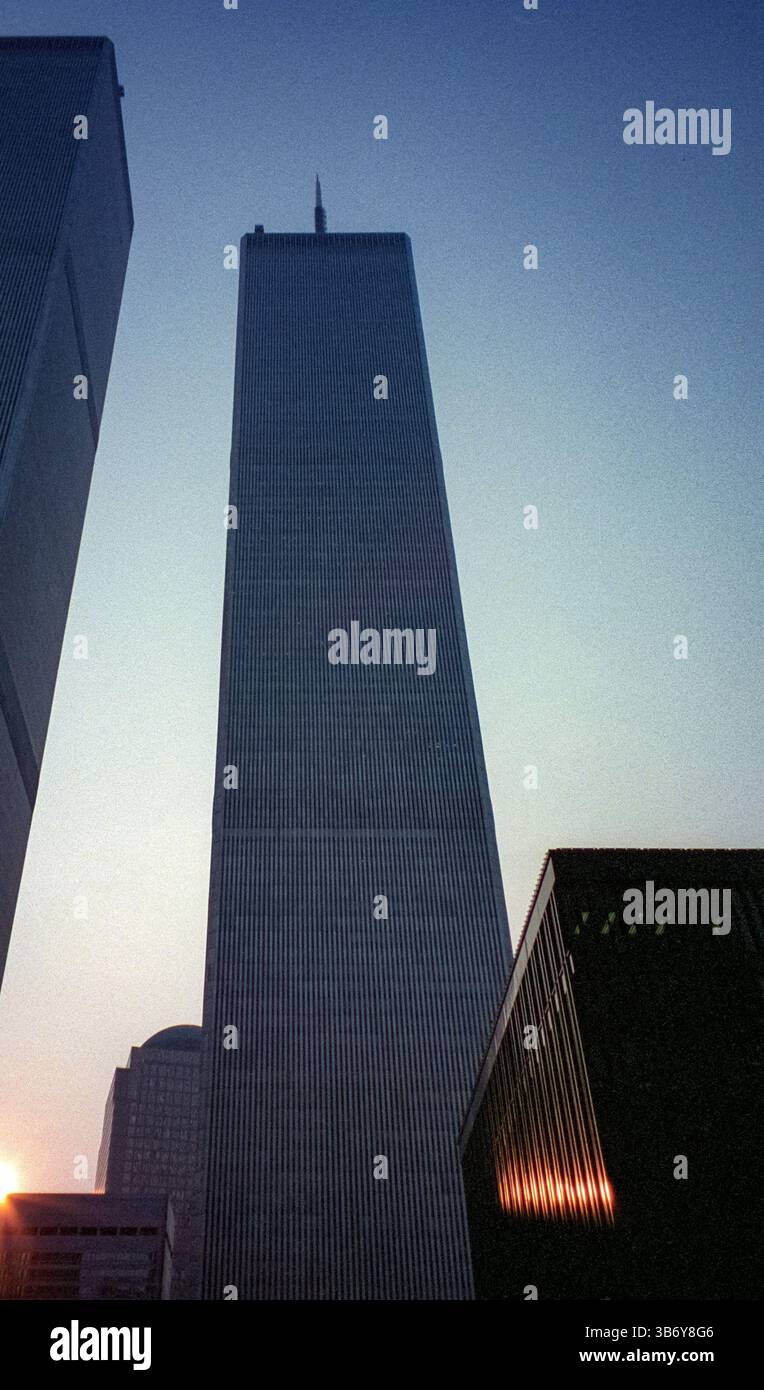 World trade center twin towers 2000 hi-res stock photography and images ...