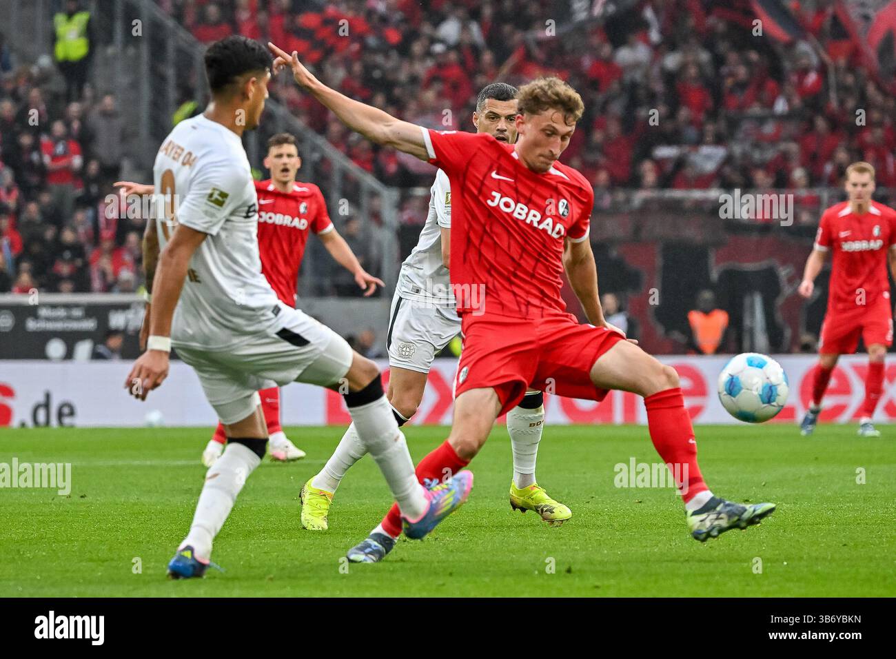 Freiburg, Deutschland. 04th May, 2025. Piero Hincapie (Bayer 04 ...