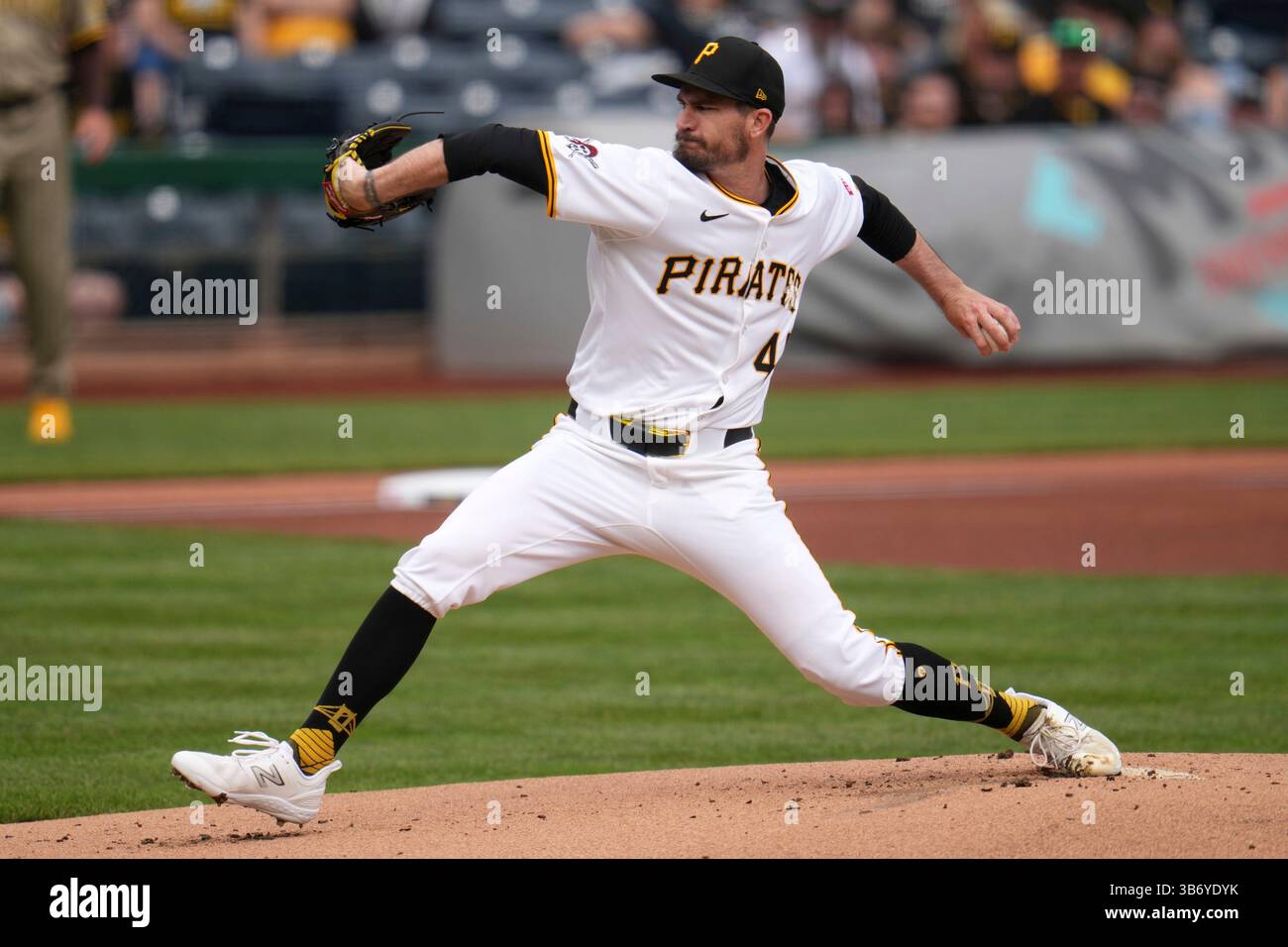 Pittsburgh Pirates pitcher Andrew Heaney delivers during the first ...