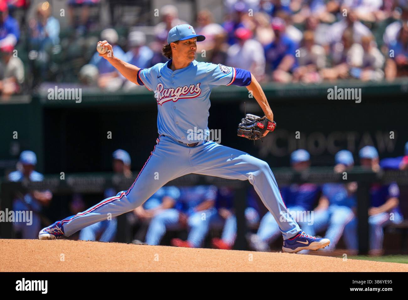 Texas Rangers pitcher Jacob deGrom throws a pitch to the Seattle ...