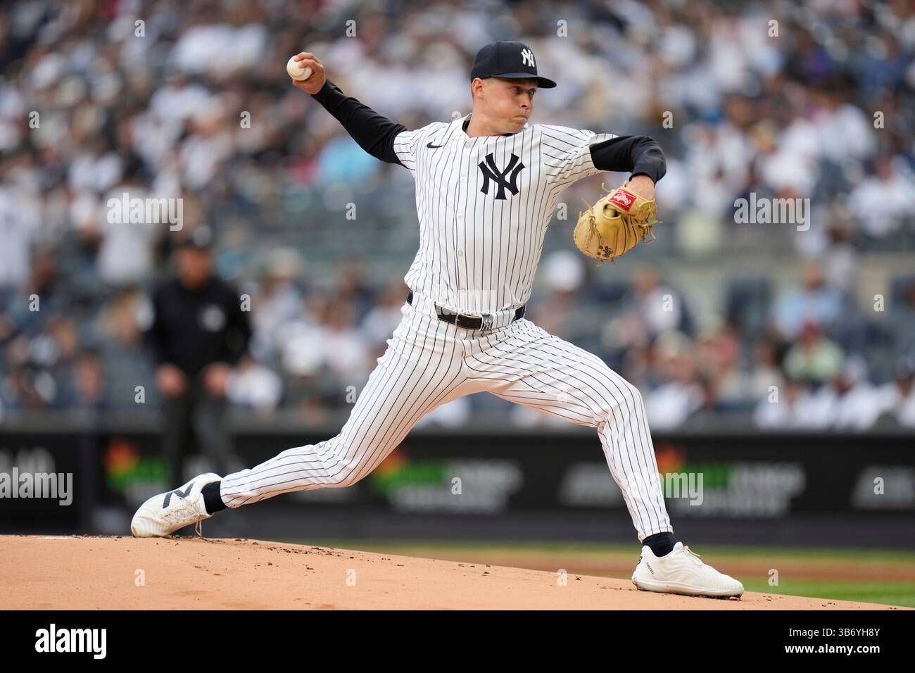 New York Yankees pitcher Will Warren throws during the first inning of ...