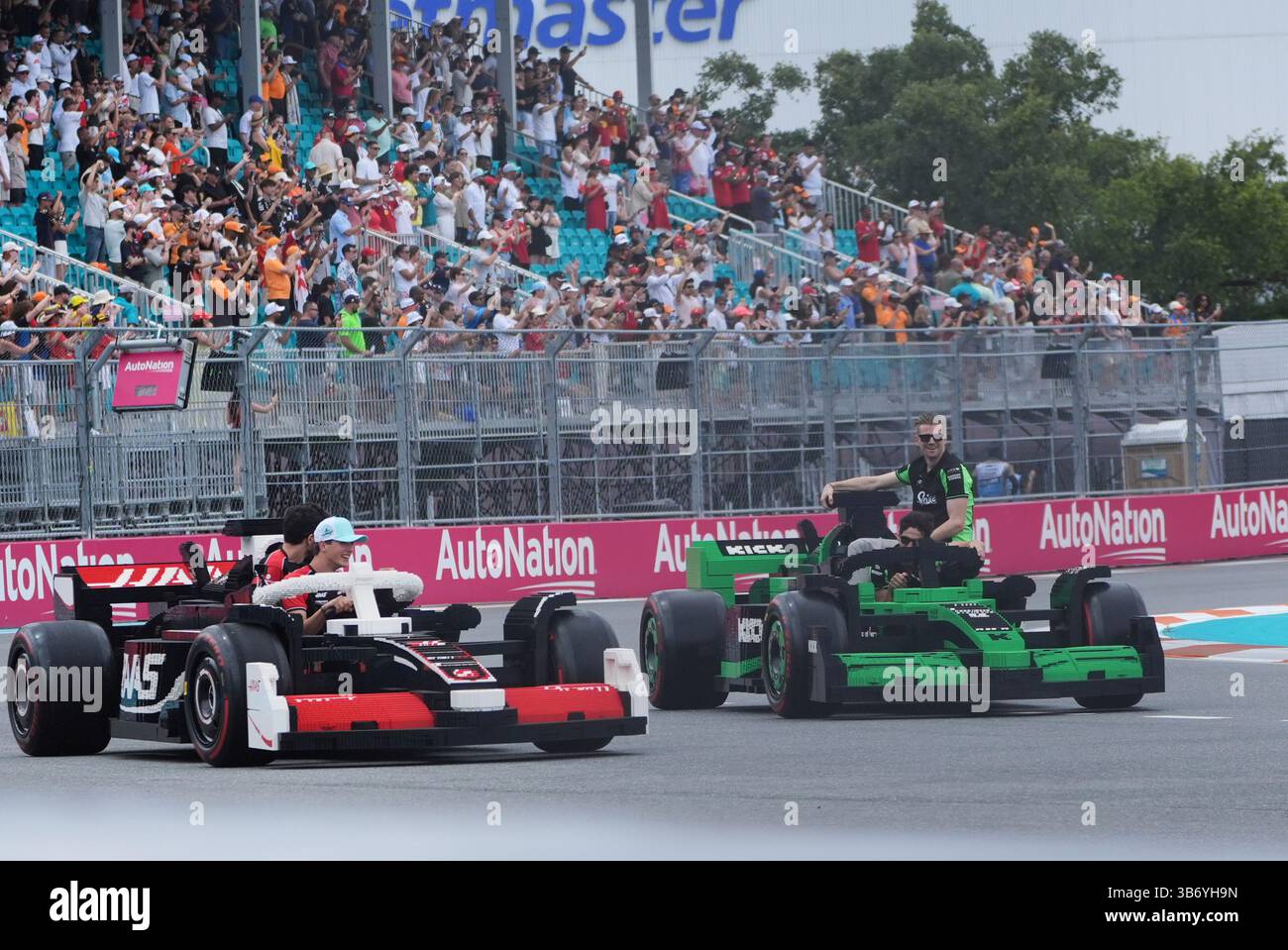Drivers team up during introductions before the Formula One Miami Grand ...