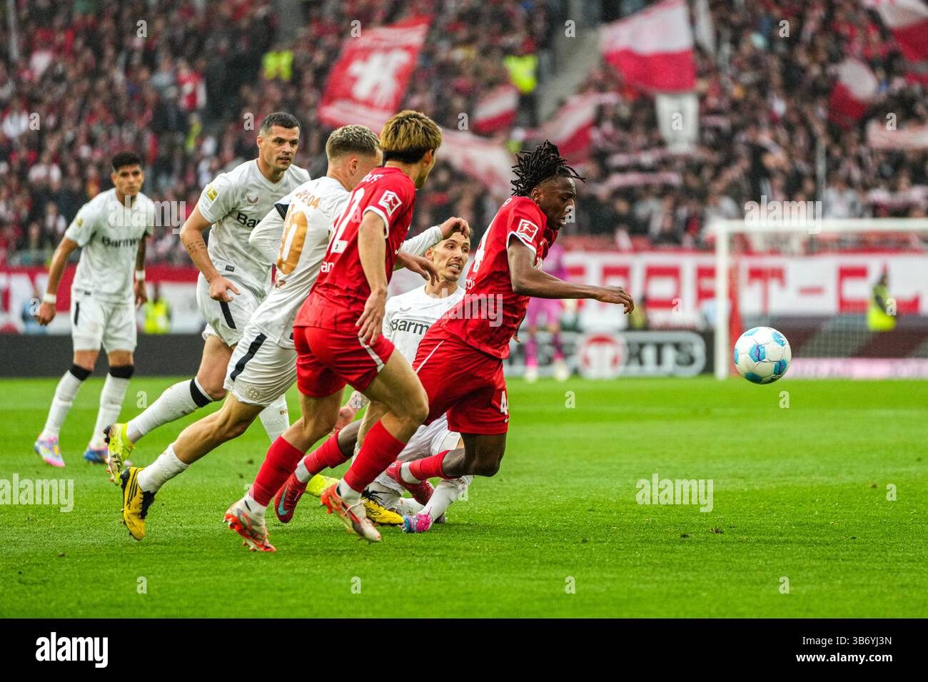 Freiburg, Deutschland. 04th May, 2025. Foul von Florian Wirtz (Bayer 04 Leverkusen 10) an Johan ...