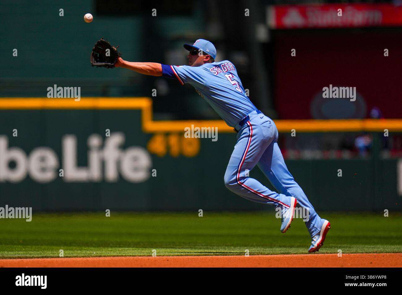 Texas Rangers shortstop Corey Seager reaches for a single by Seattle ...
