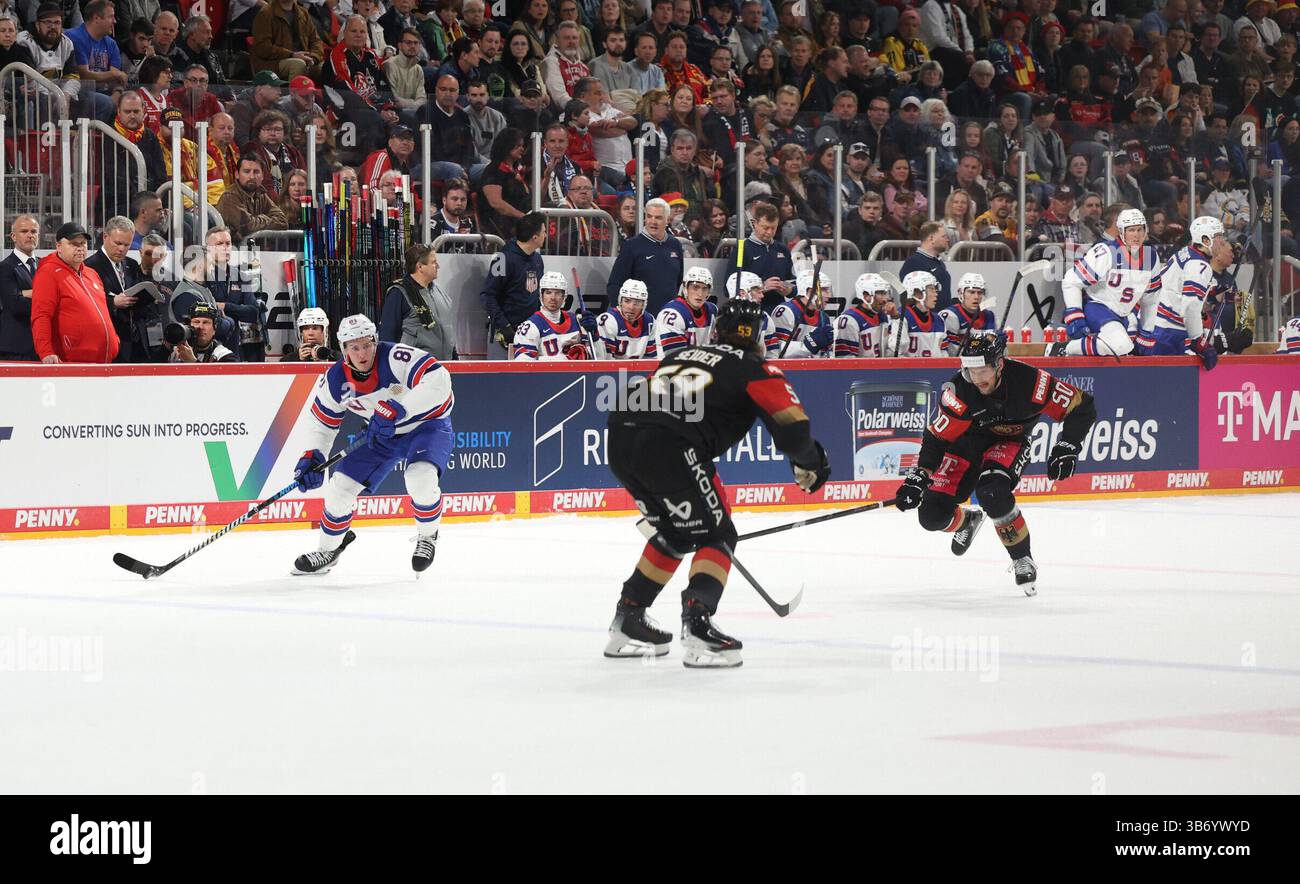 Duesseldorf, Deutschland. 04th May, 2025. v.l. Josh Doan (USA #81 ...