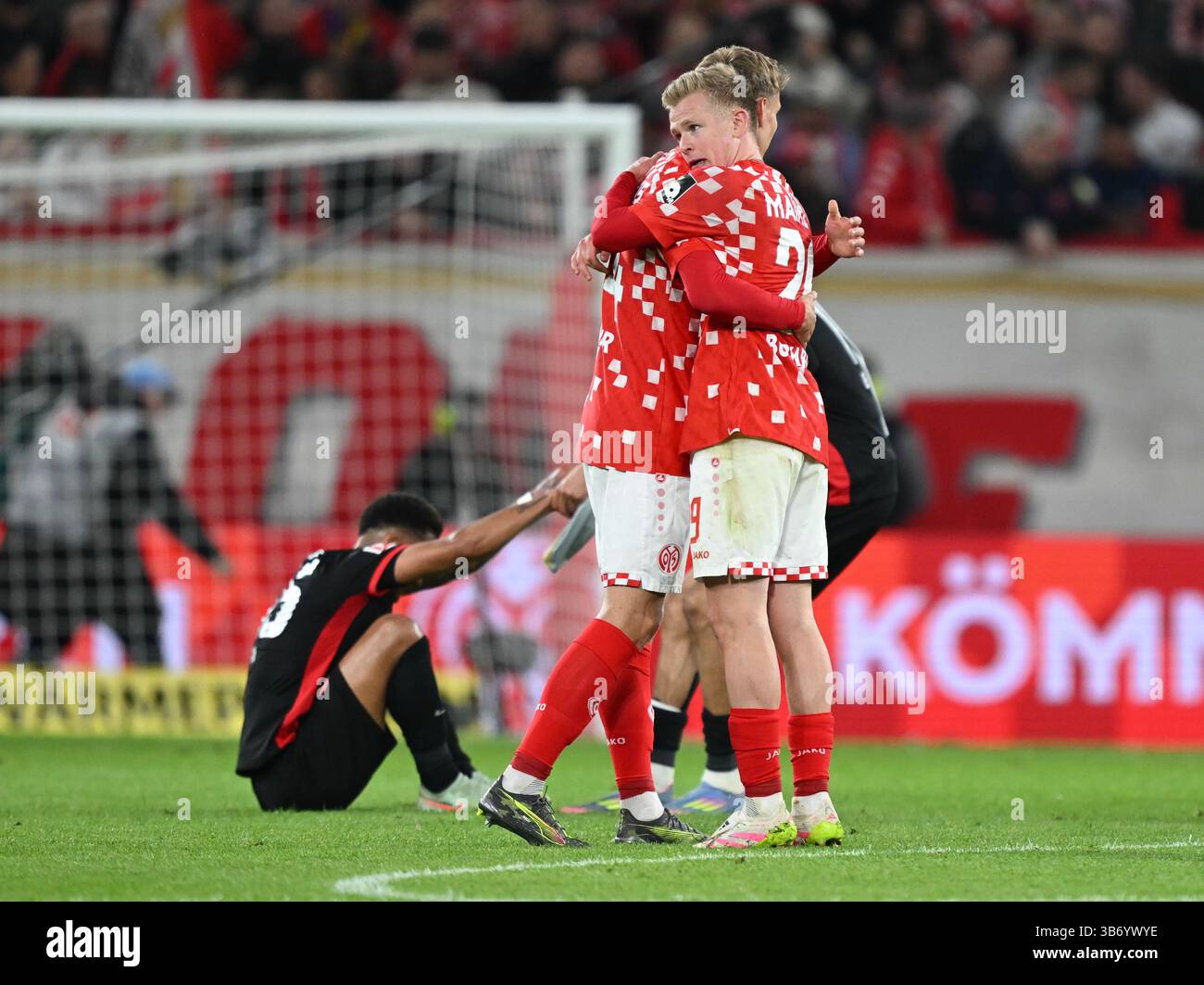 Mainz, Germany. 04th May, 2025. Soccer: Bundesliga, 1. FSV Mainz 05 ...