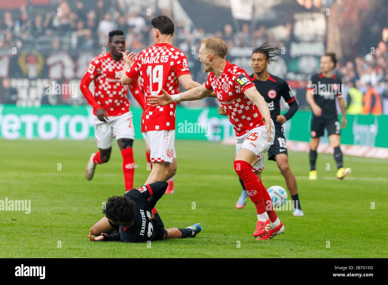 Mainz, Deutschland. 04th May, 2025. Andreas Hanche Olsen (1. FSV Mainz ...