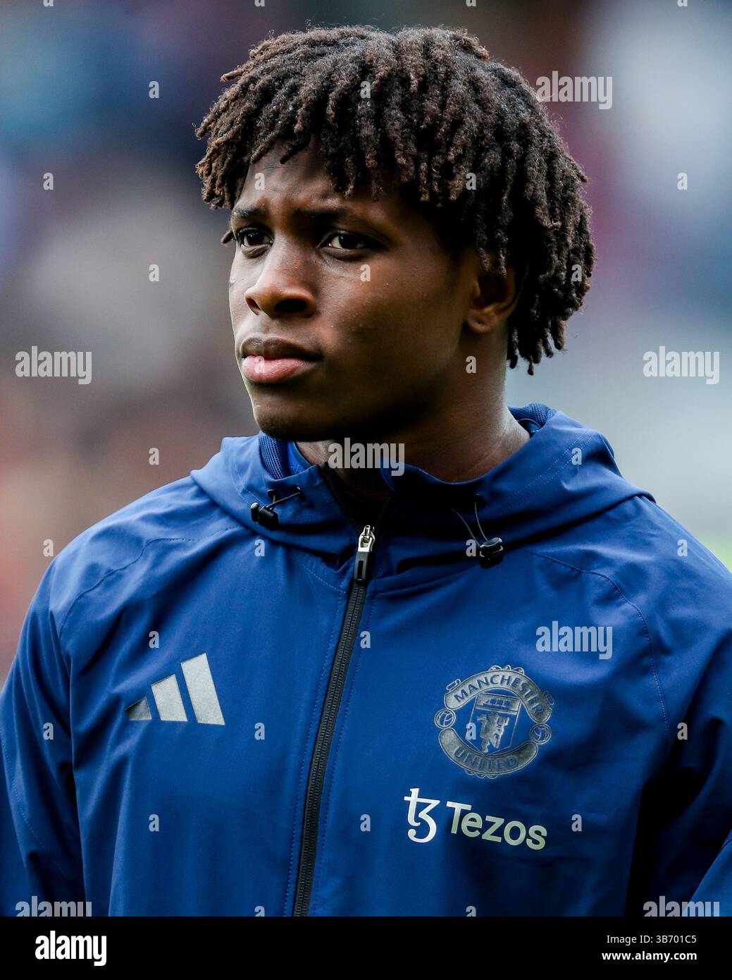 Patrick Dorgu of Manchester United lines up prior to the Premier League ...