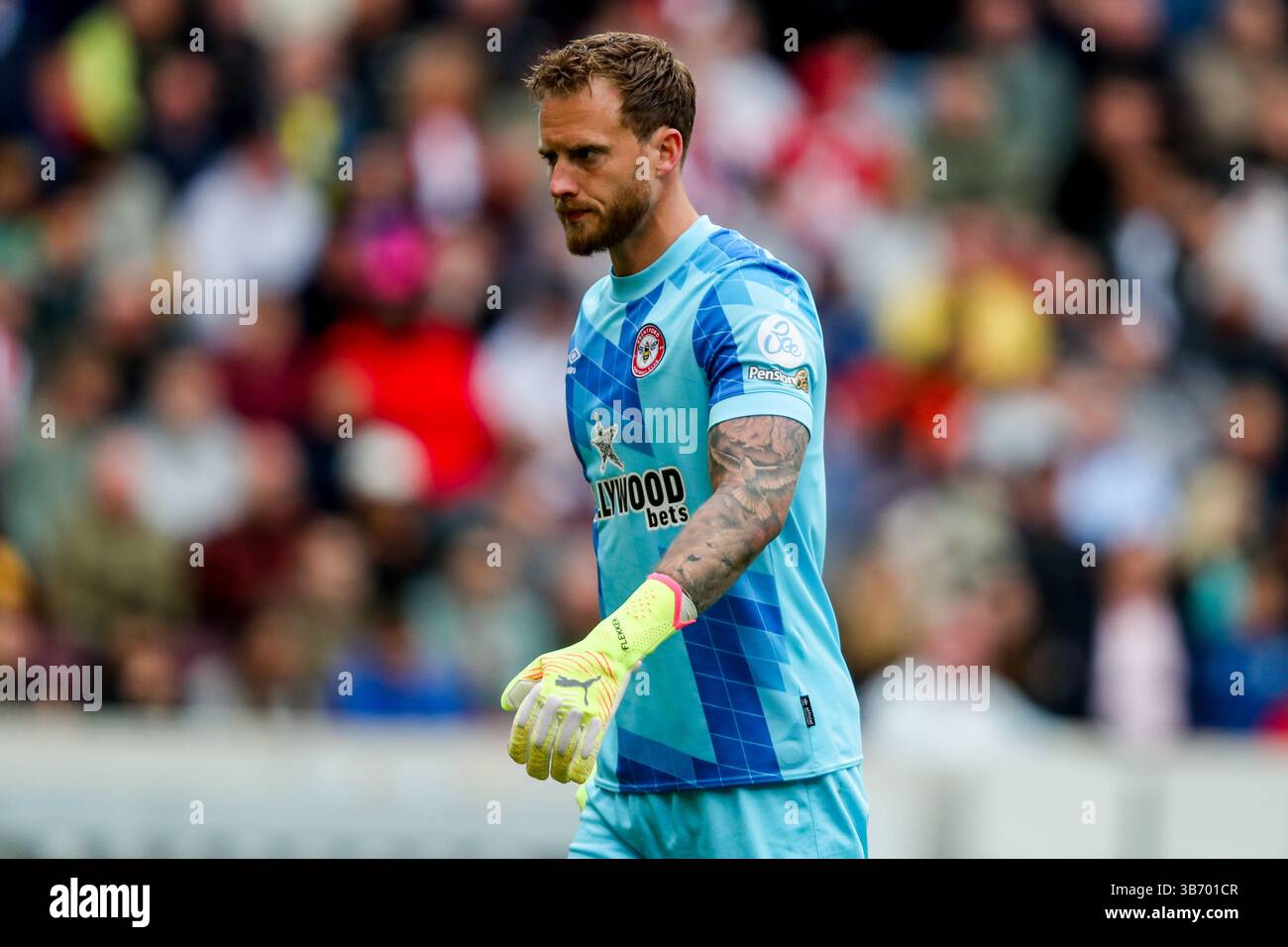 Mark Flekken of Brentford reacts during the Premier League match ...