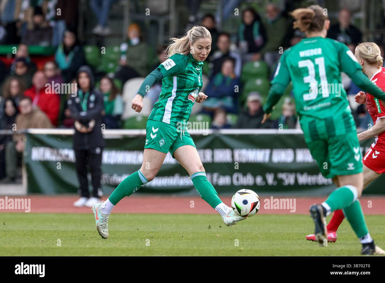 Bremen, Deutschland. 04th May, 2025. Sharon Beck (SV Werder Bremen, 27 ...