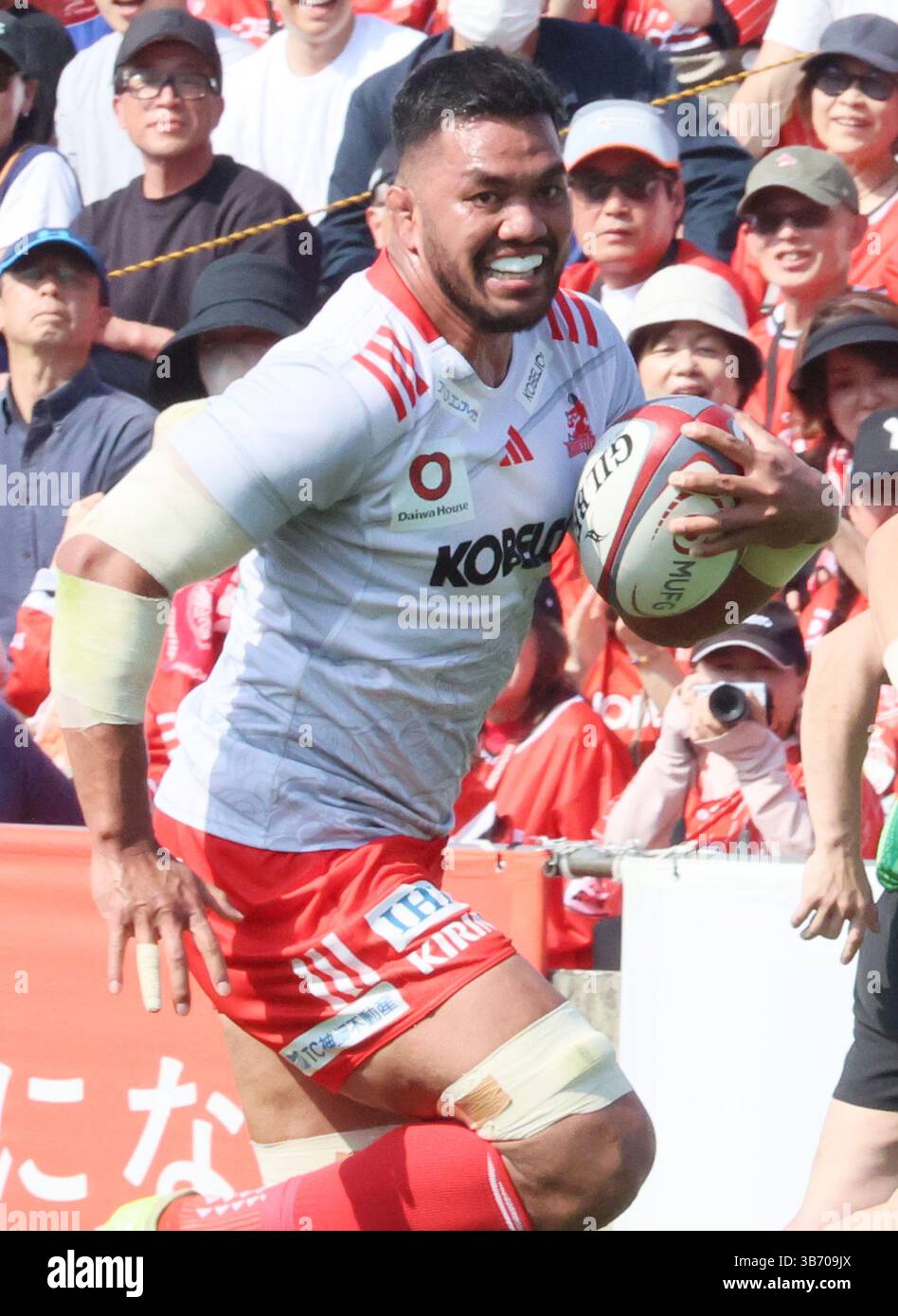 Tokyo, Japan. 4th May, 2025. Kobelco Kobe Steelers No.8 Amanaki Saumaki ...