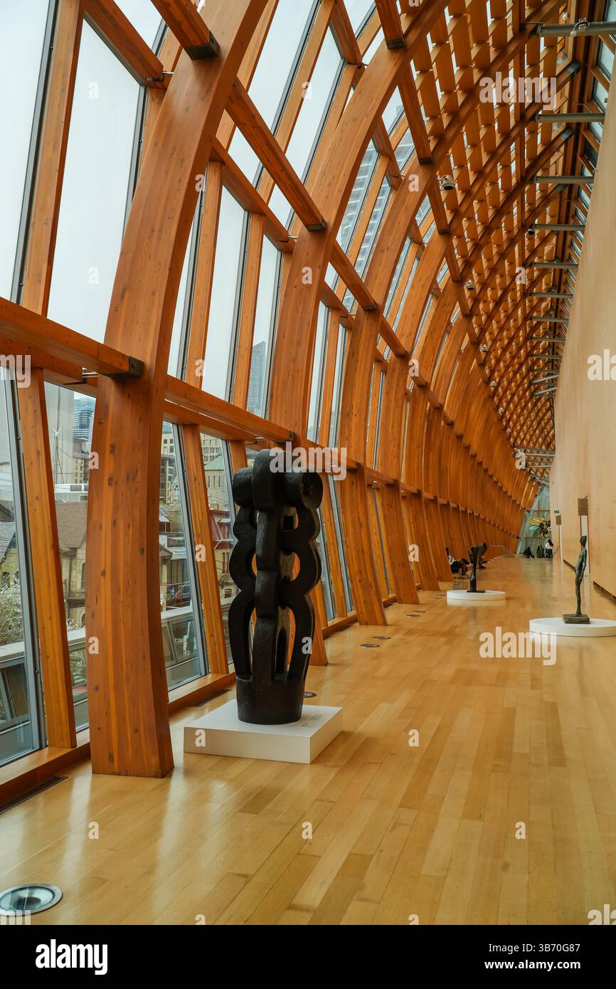 Galleria Italia. Unique curved wooden structure and walkway inside the ...