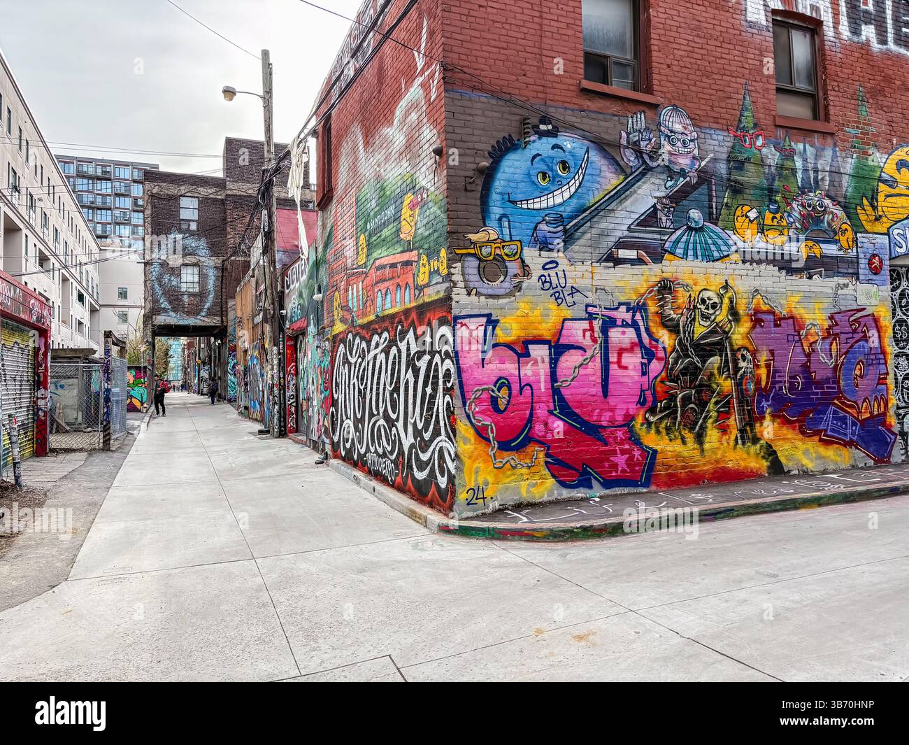Graffiti Alley in Toronto, Canada. Alleyway walls covered in vibrant ...