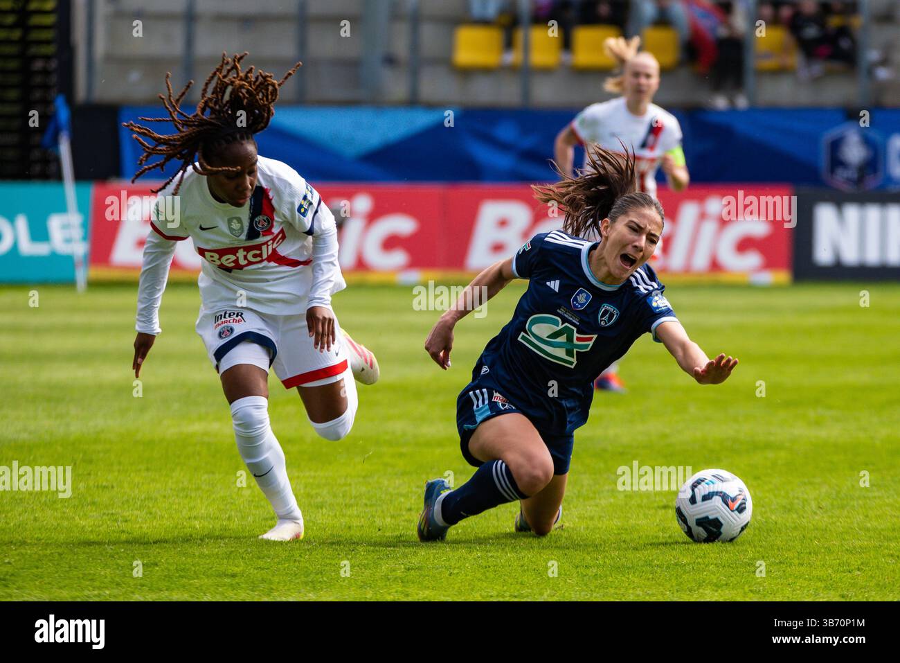 Tara Elimbi Gilbert of Paris Saint Germain and Clara Mateo of Paris FC ...