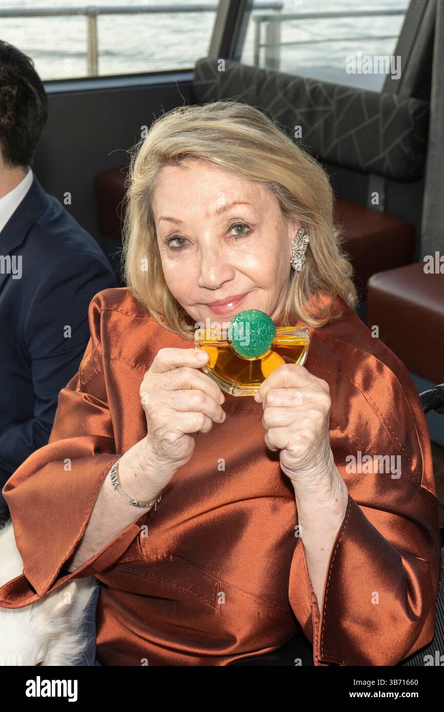 Susan Gutfreund attends Lifeline New York Benefit Dinner with Her Royal ...