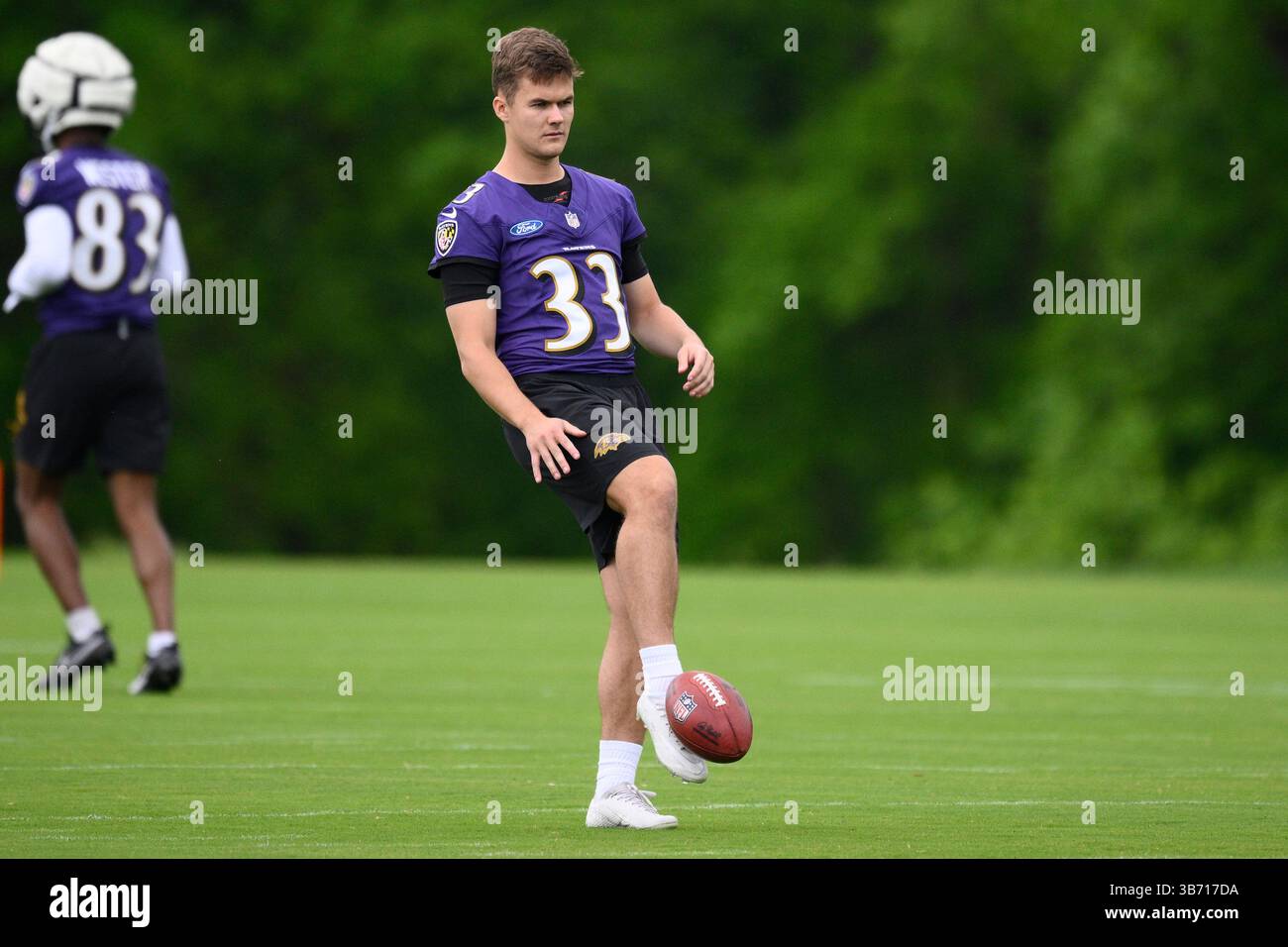 Baltimore Ravens place kicker Tyler Loop (33) works out during NFL ...
