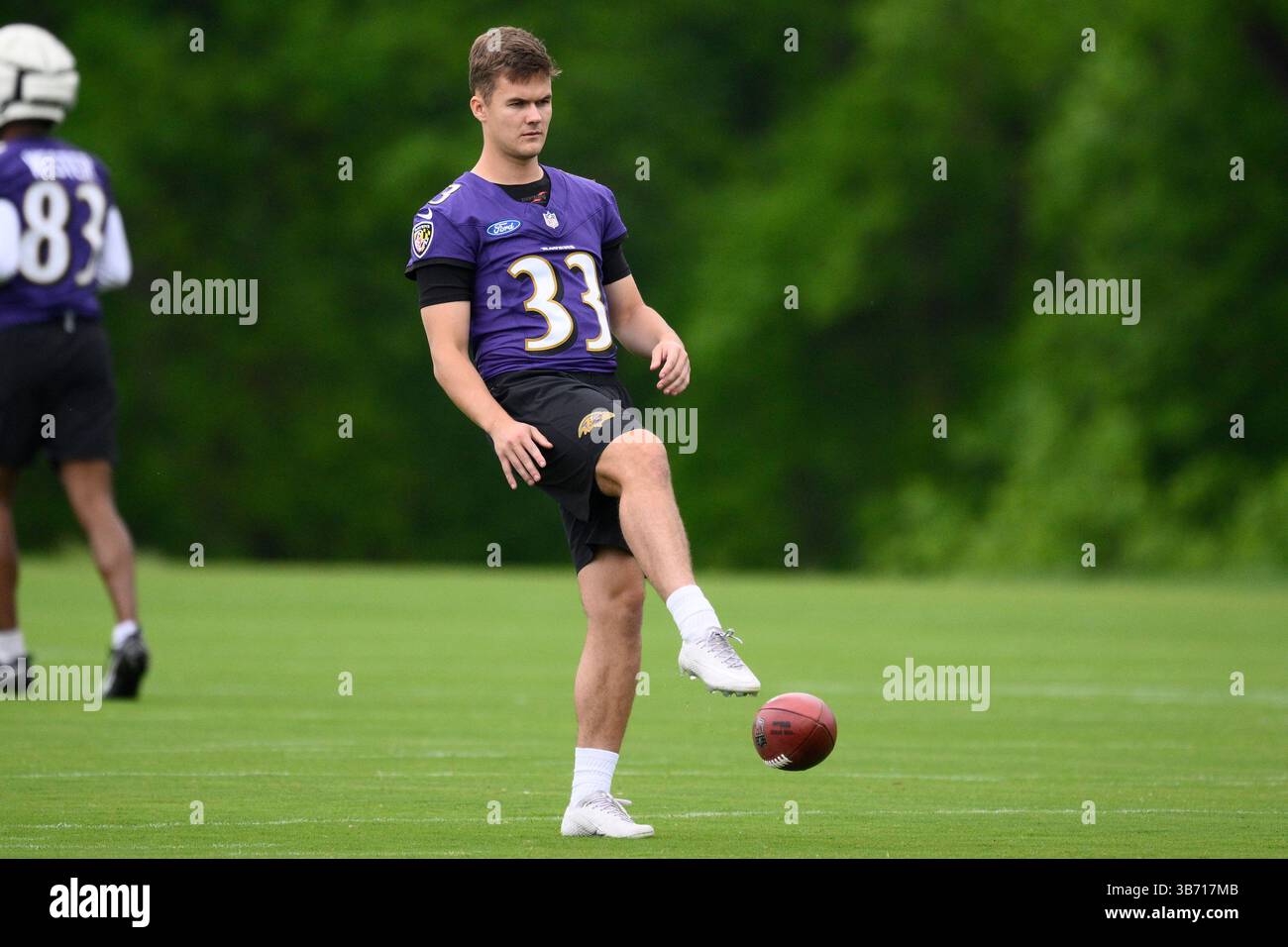 Baltimore Ravens place kicker Tyler Loop (33) works out during NFL ...