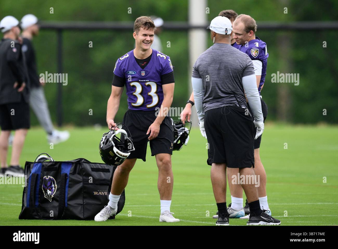Baltimore Ravens place kicker Tyler Loop (33) works out during NFL ...