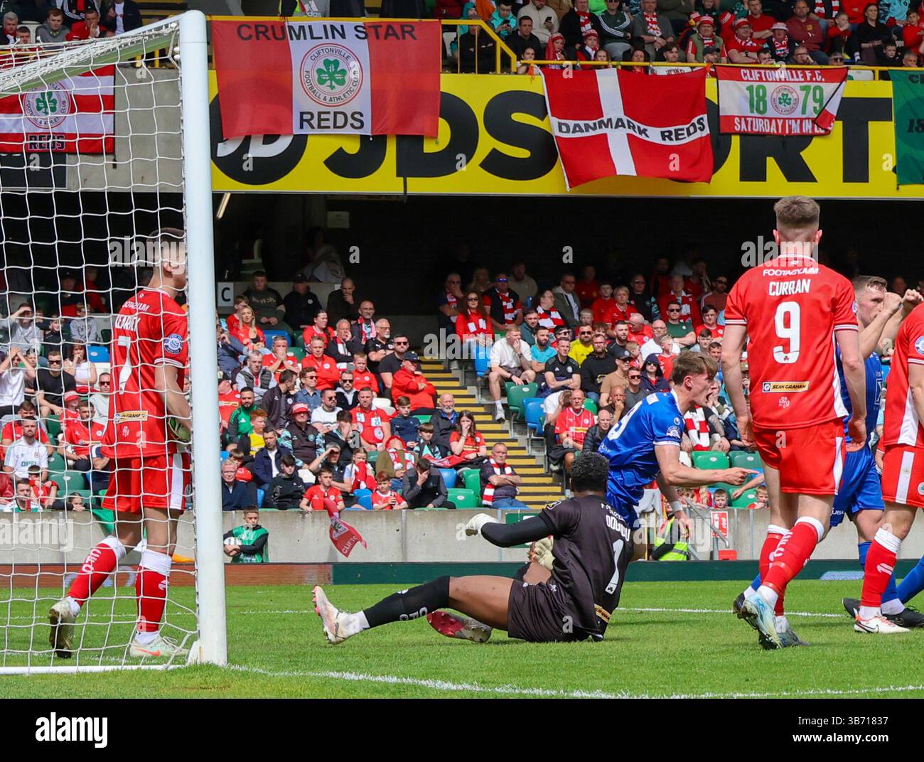 Dungannon swifts irish cup final 2025 hi-res stock photography and ...