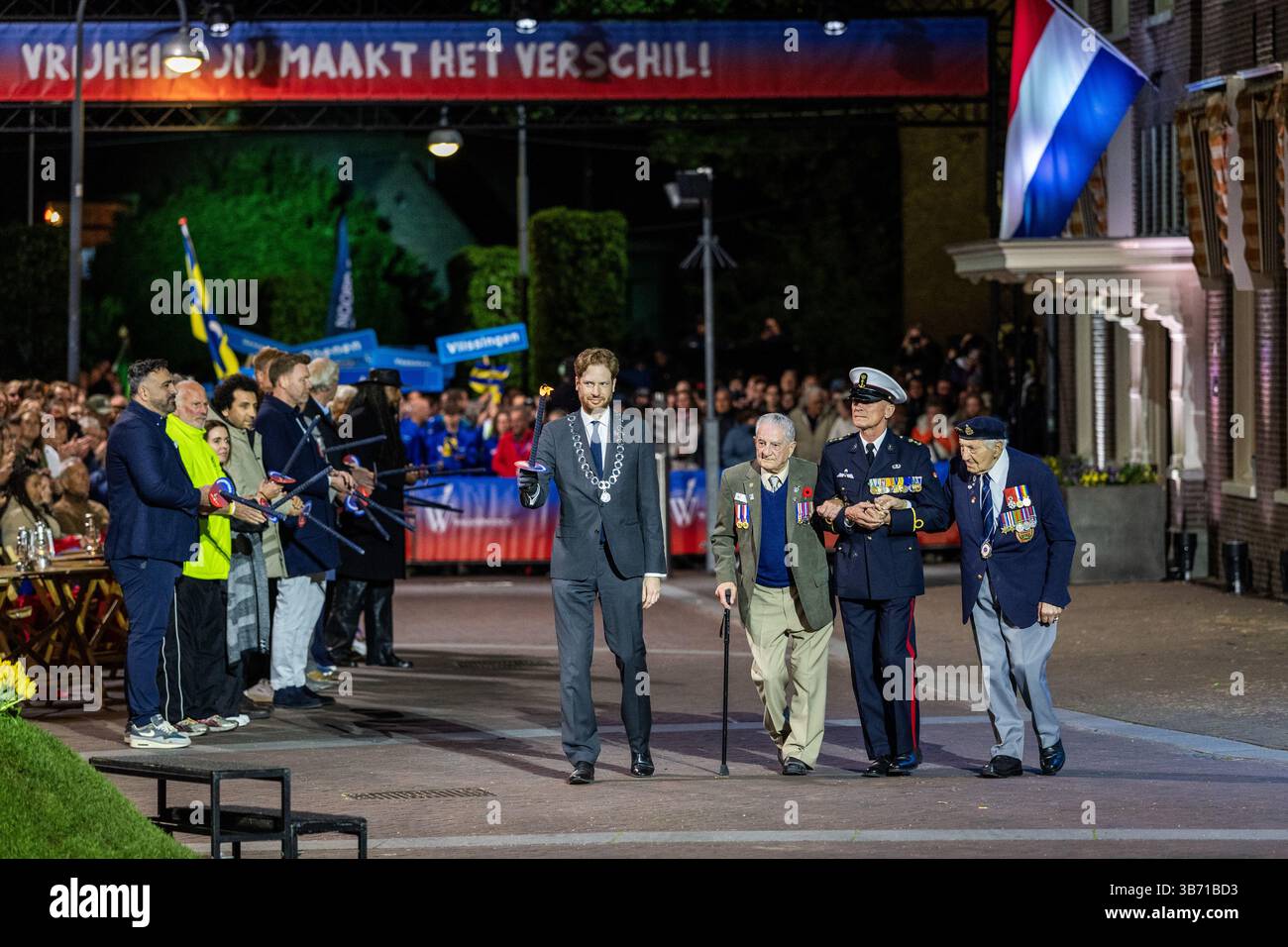 WAGENINGEN - Veterans Mervyn Kersh (100) from the United Kingdom and ...