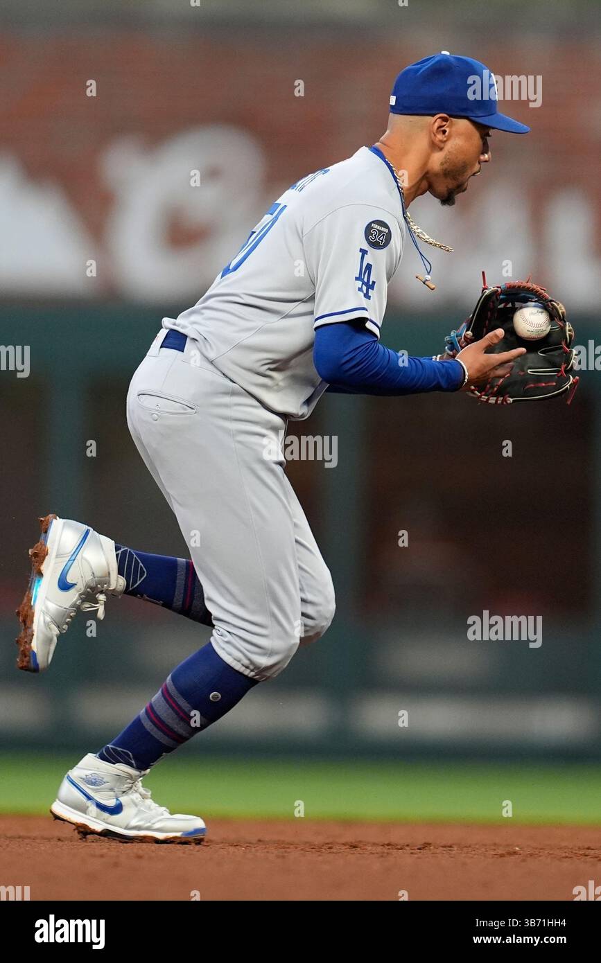 Los Angeles Dodgers shortstop Mookie Betts (50) fields a ball hit by ...