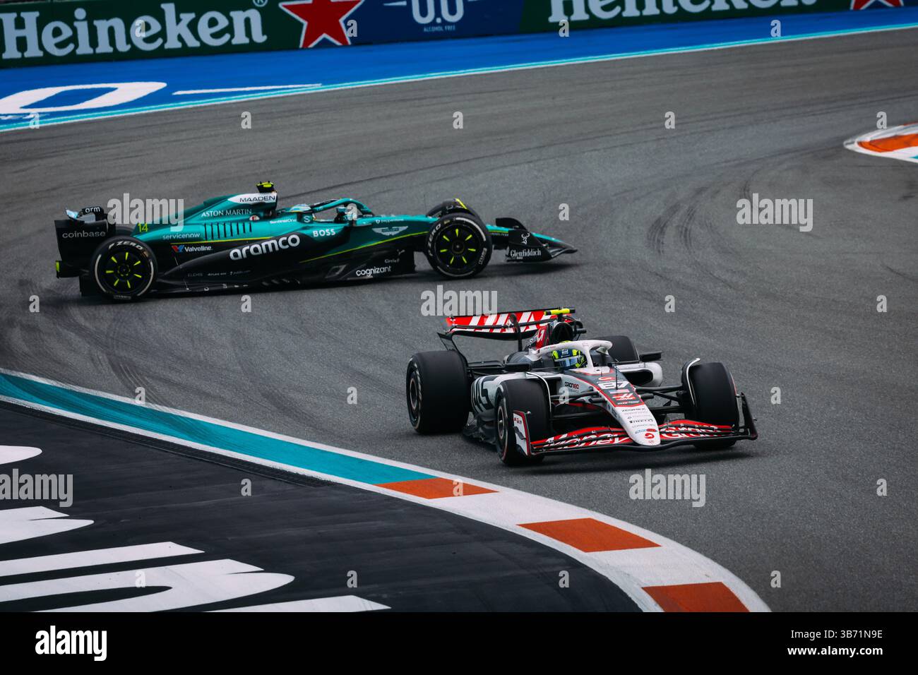 87 BEARMAN 'Ollie' Oliver (gbr), Haas F1 Team VF-25 Ferrari, 14 ALONSO Fernando (spa), Aston ...