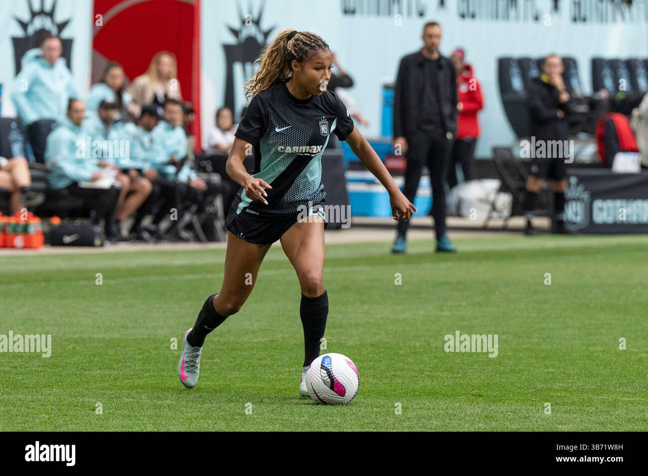 Midge Purce (23) of Gotham FC controls ball during regular season NWSL ...
