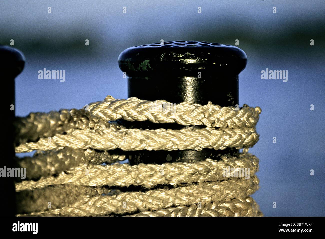 Rope wrapped around a mooring bollard Stock Photo - Alamy