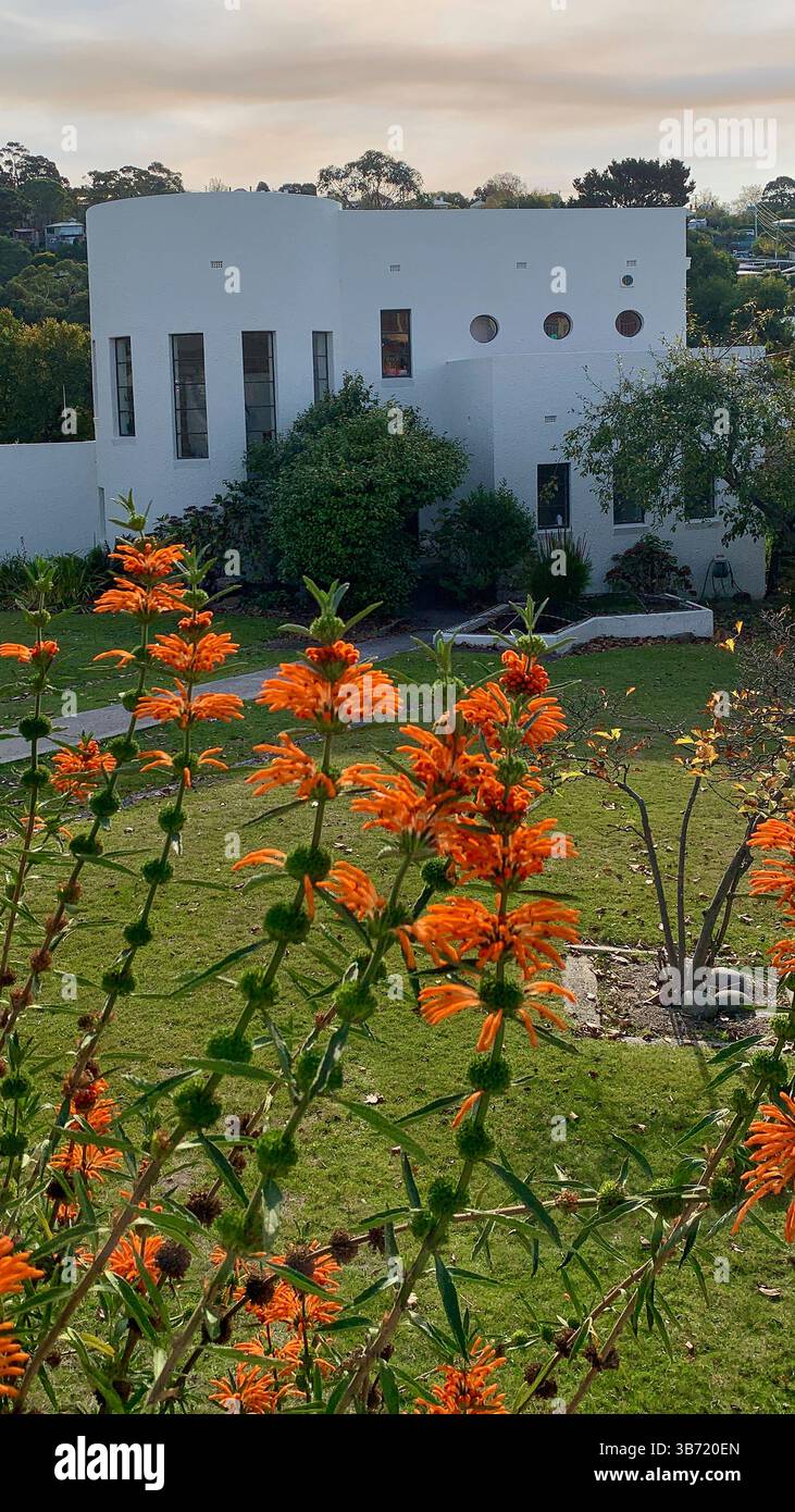 Streamline moderne architecture hi-res stock photography and images - Alamy