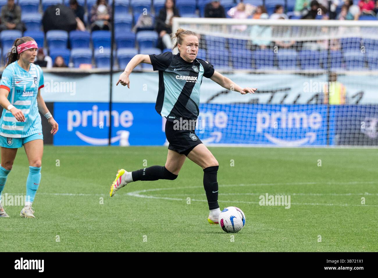 Emily Sonnett (6) of Gotham FC controls ball during regular season NWSL ...