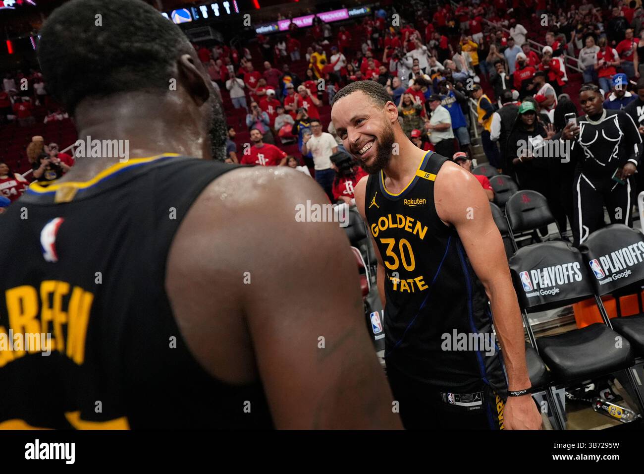 Golden State Warriors' Stephen Curry (30) and Draymond Green celebrate ...
