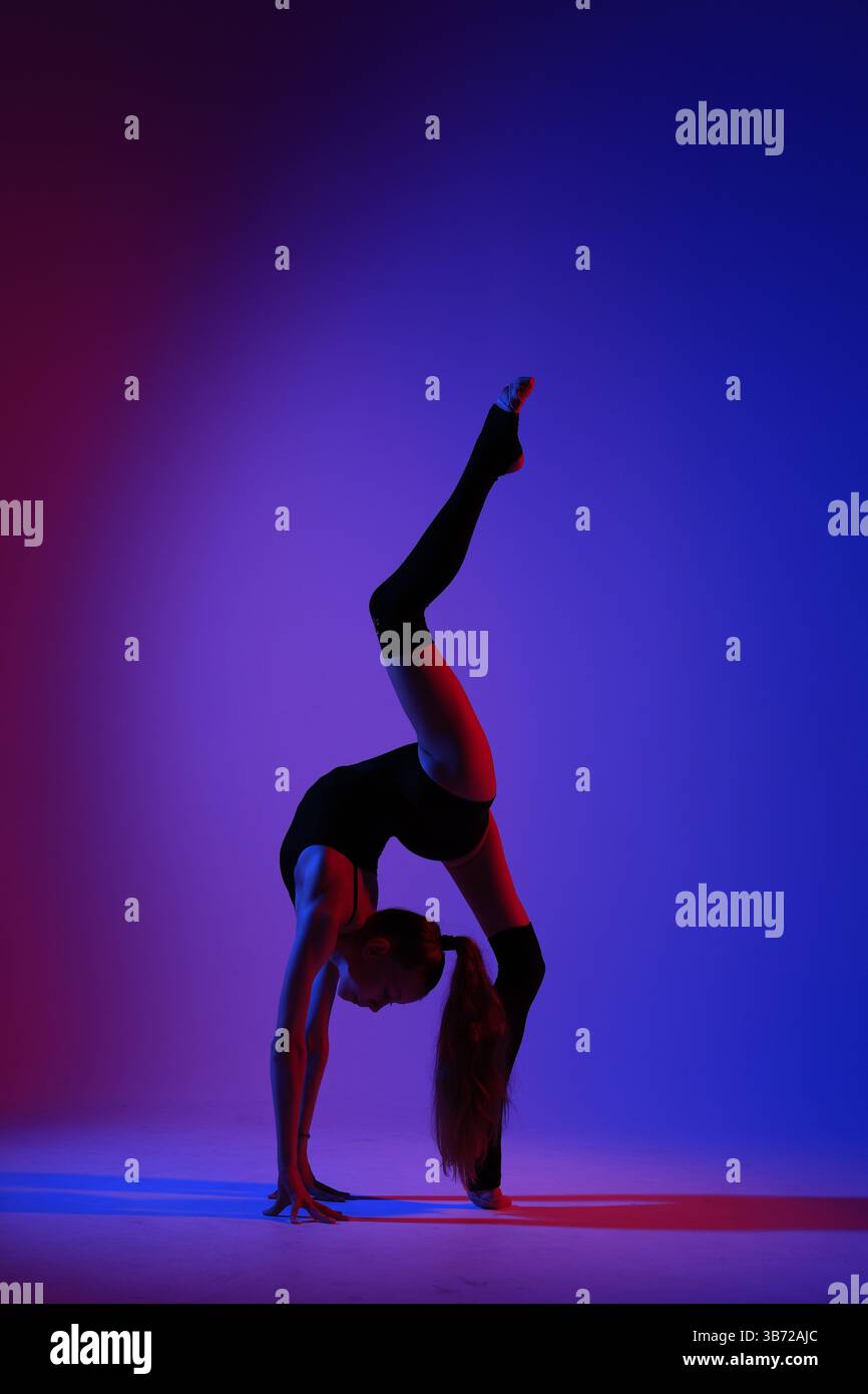 Acrobatic pose hi-res stock photography and images - Alamy