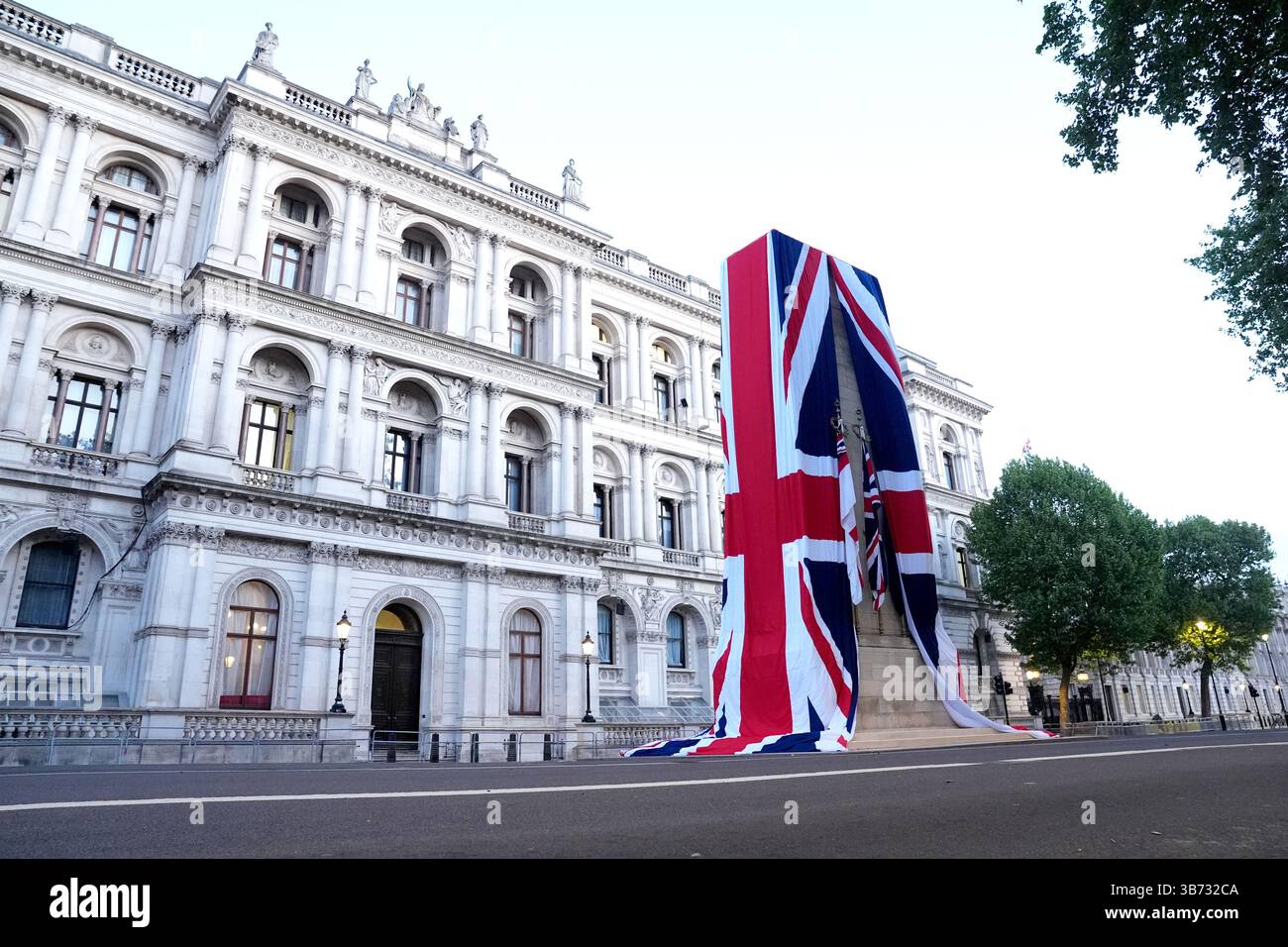 The Cenotaph in front of the Foreign, Commonwealth and Development ...