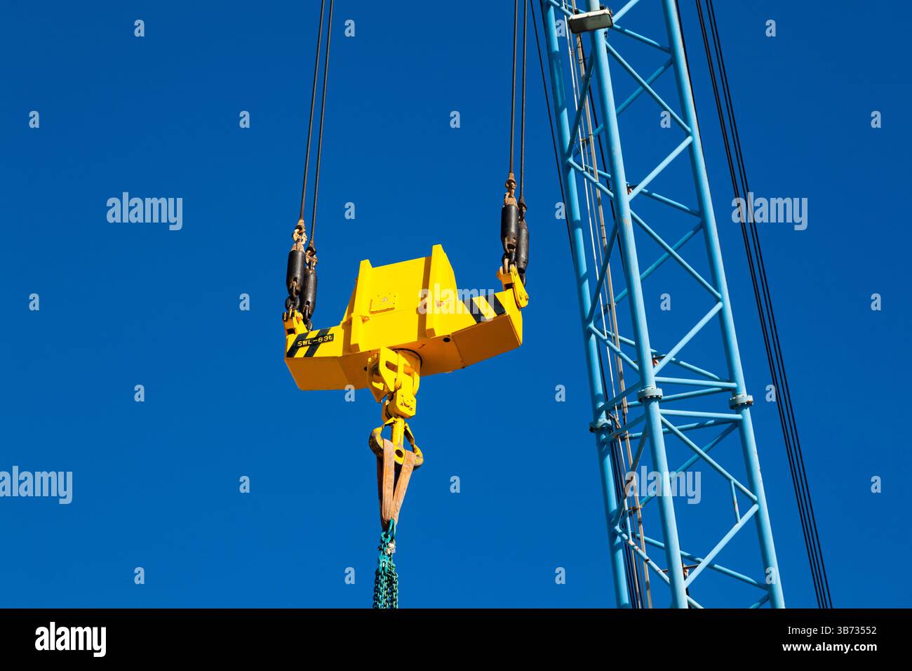 Crane hook stabilizer hi-res stock photography and images - Alamy