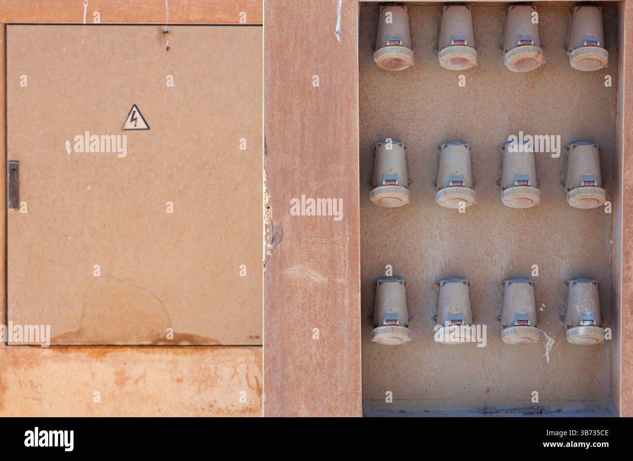 High voltage shore connection hi-res stock photography and images - Alamy