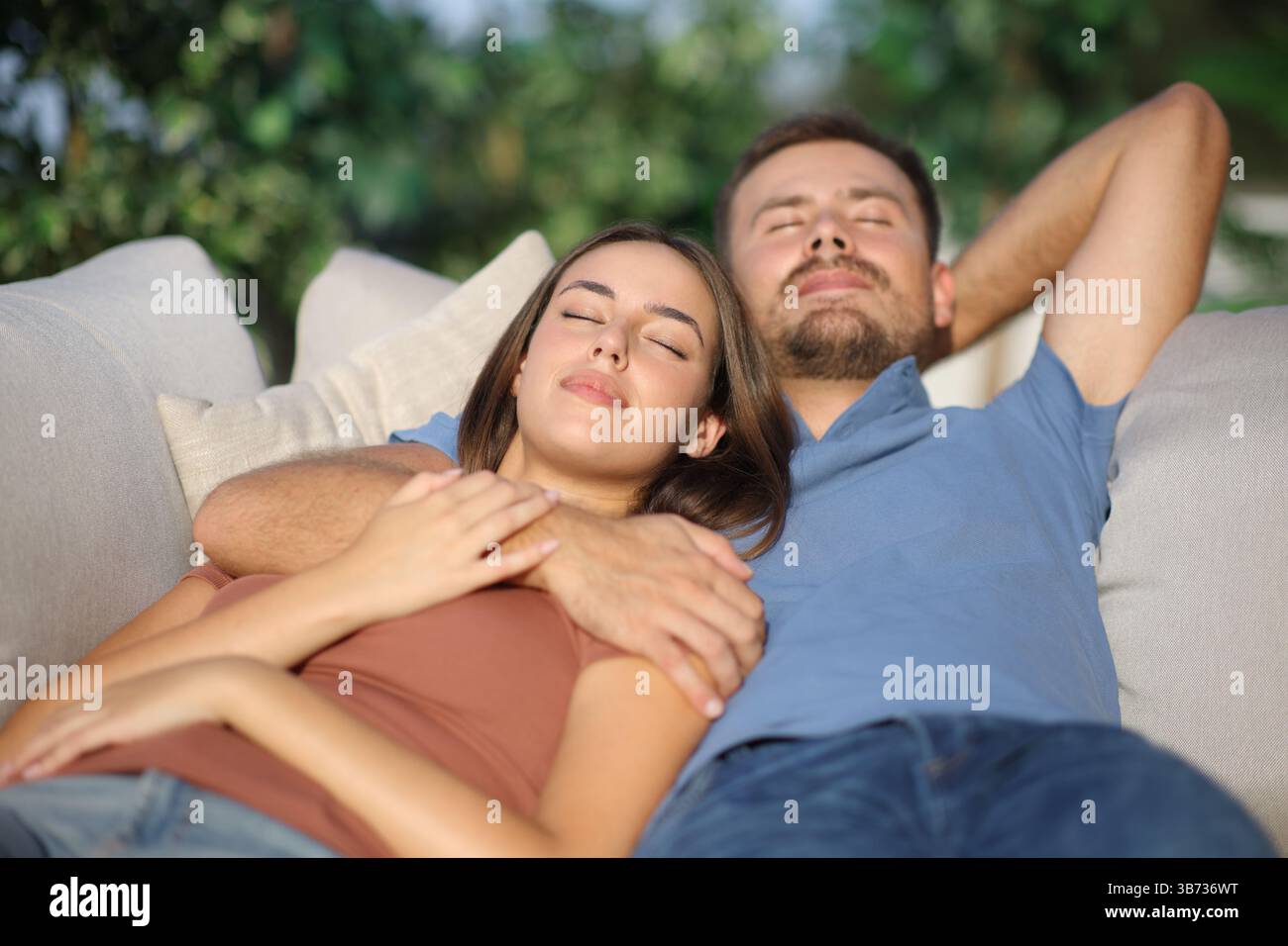 Happy couple sunny home hi-res stock photography and images - Alamy
