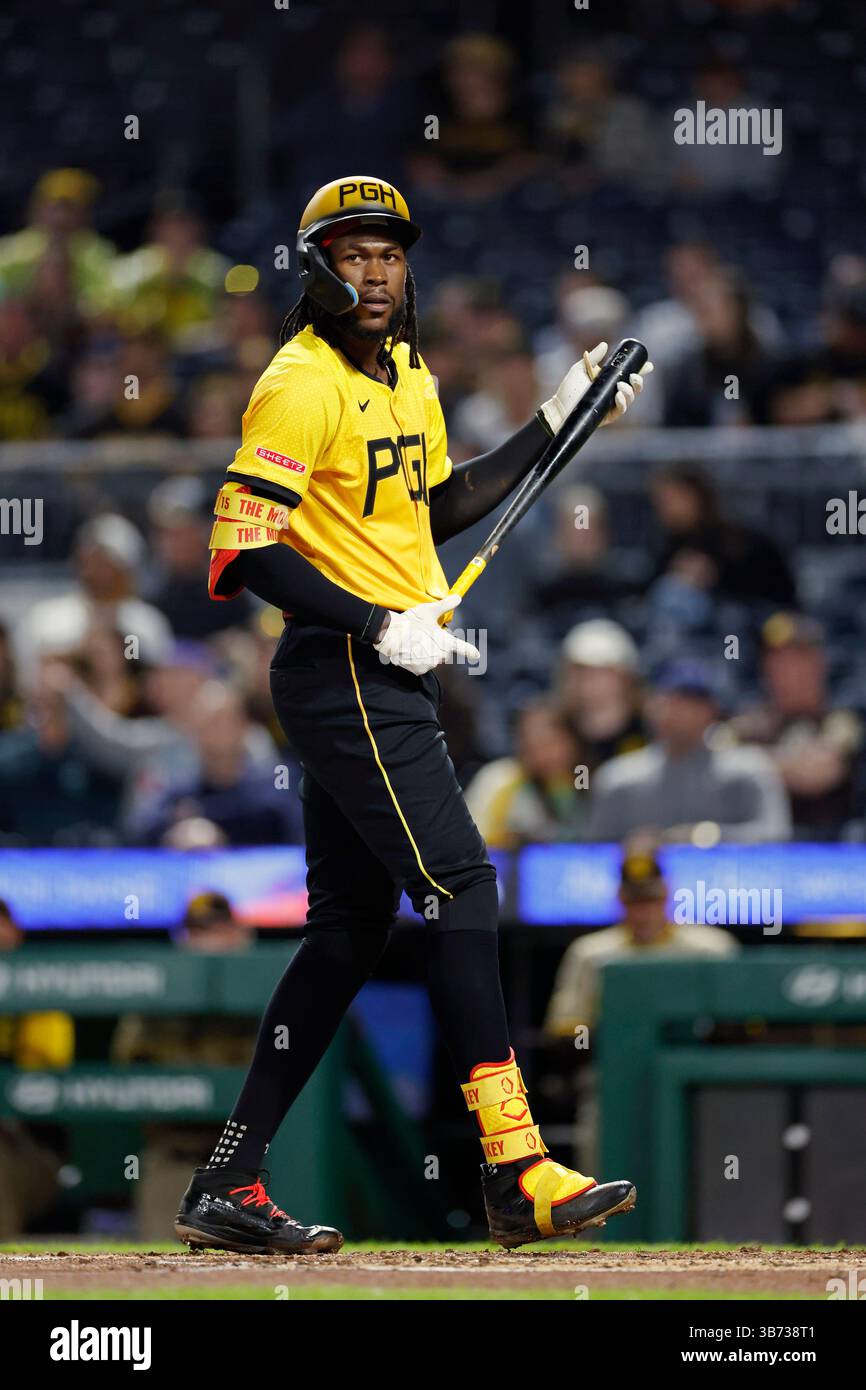 PITTSBURGH, PA - MAY 02: Pittsburgh Pirates outfielder Oneil Cruz (15 ...