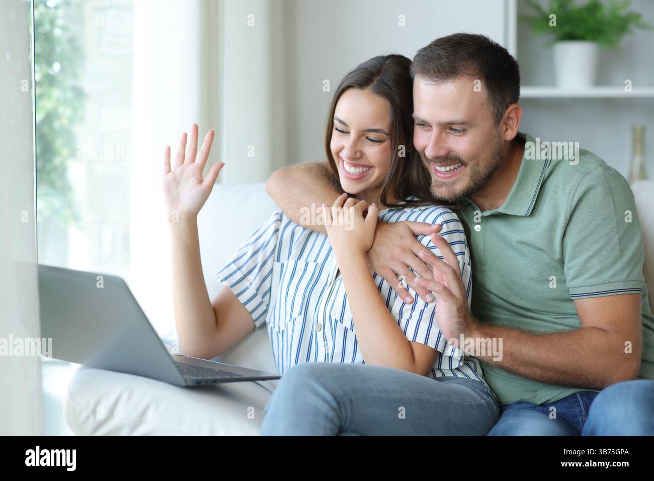 Videocalling chat hi-res stock photography and images - Alamy