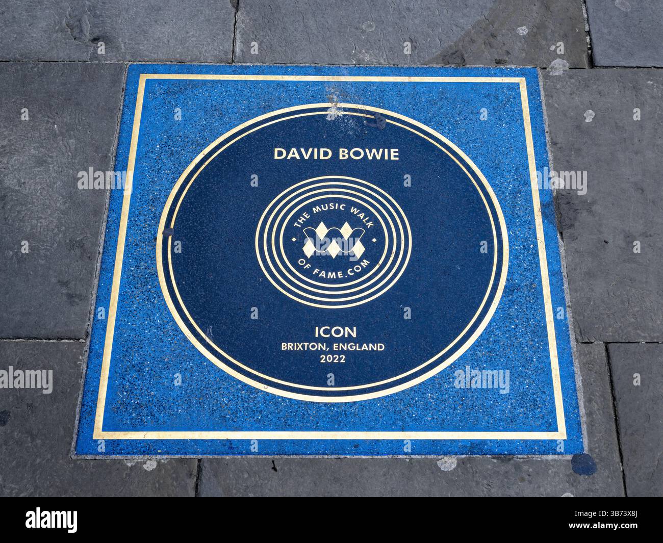 London, United Kingdom - April 28, 2025: A blue and gold plaque on a ...