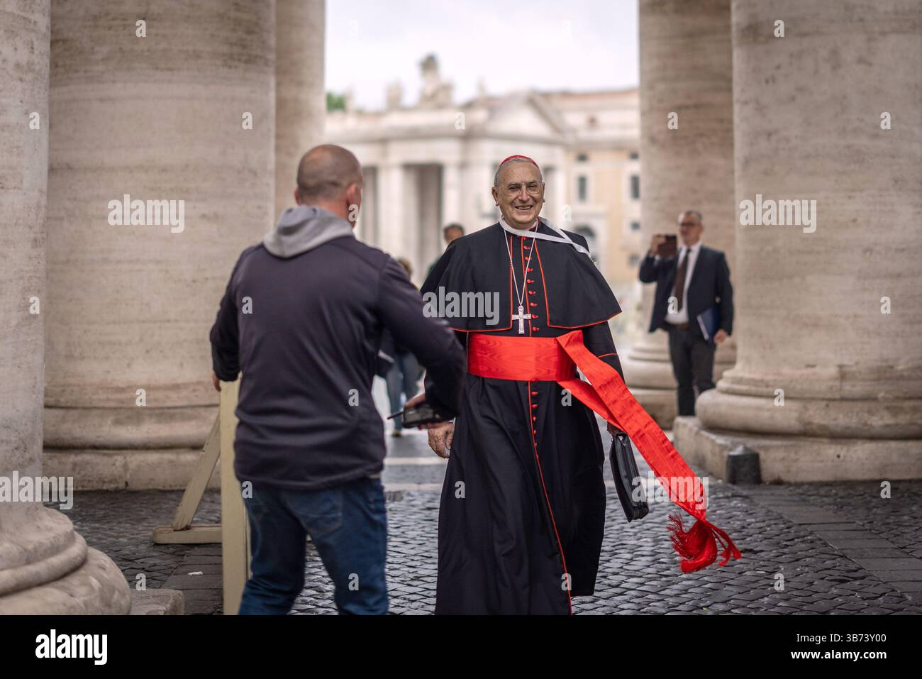 Vatikanstadt, Vatican. 05th May, 2025. Cardinal Mario Zenari (r) from ...