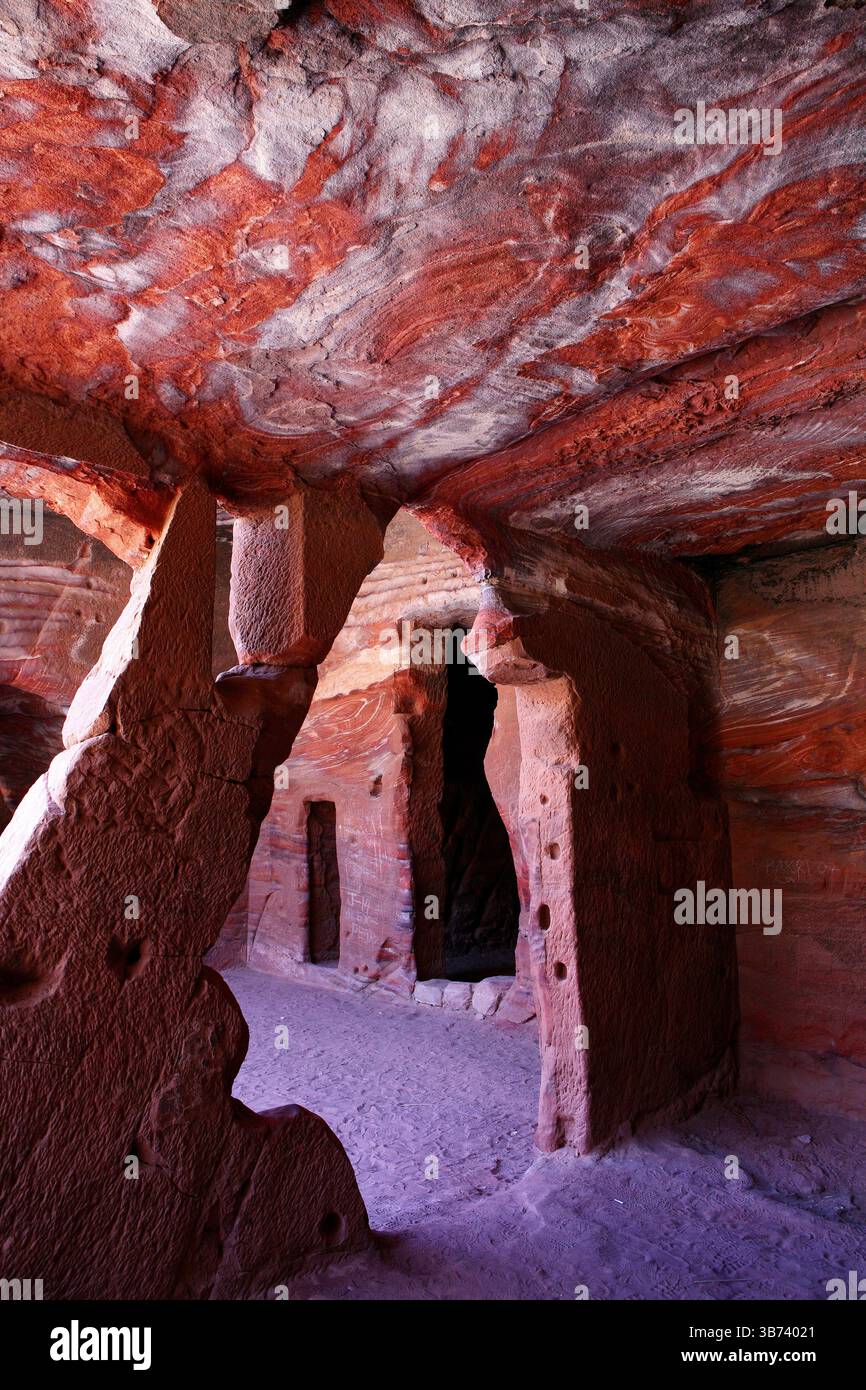 Ancient royal structure hi-res stock photography and images - Alamy