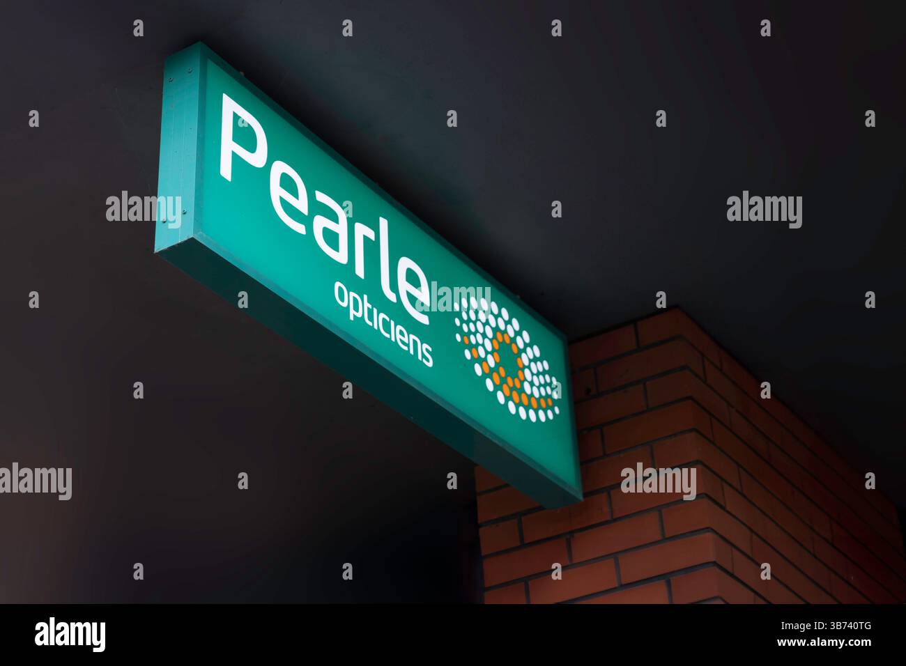Pearle opticiens hi-res stock photography and images - Alamy