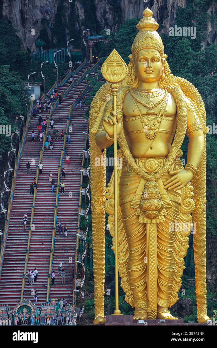 The golden statue of Lord Murugan (tallest Murugan statue in the world ...