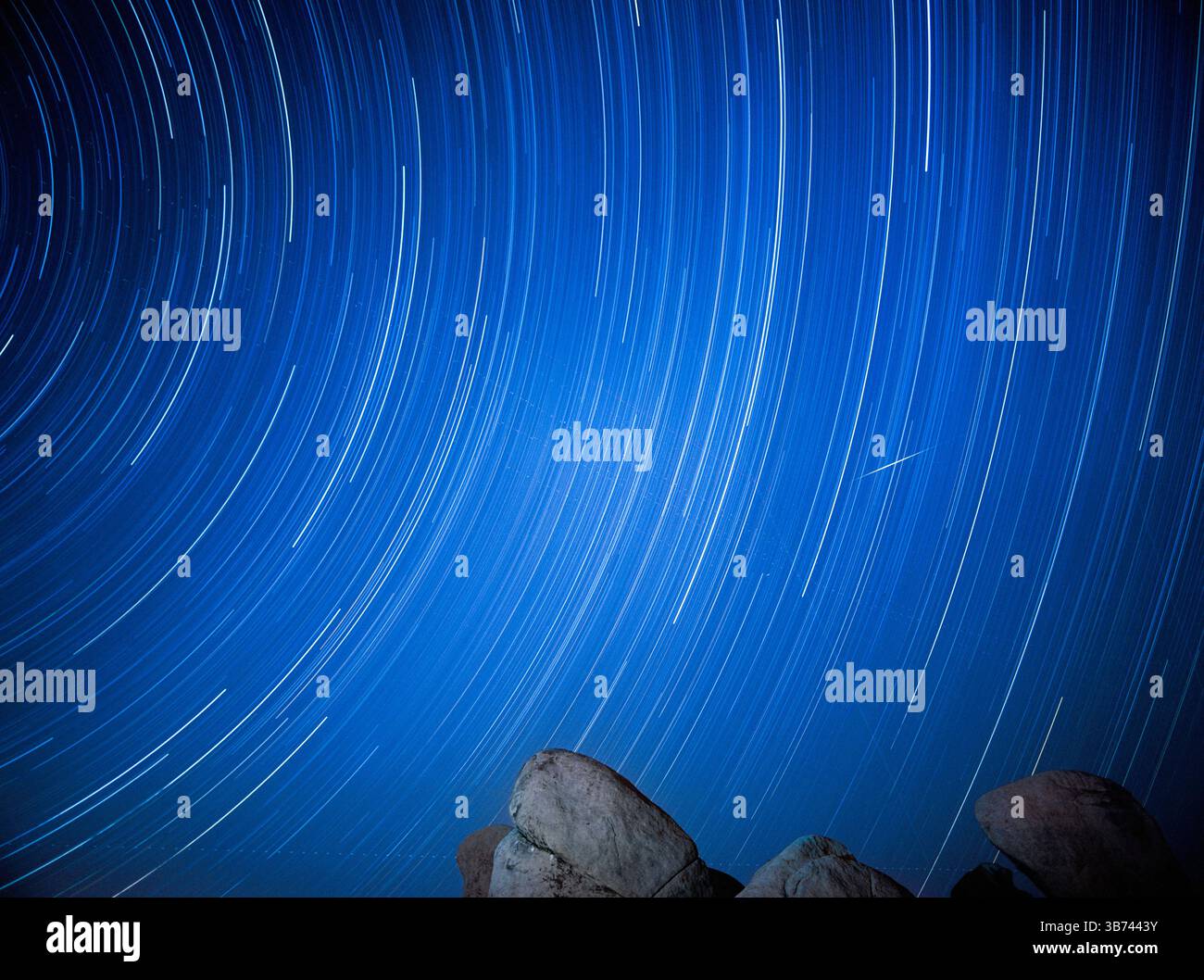 Star light trails in the night sky Stock Photo - Alamy