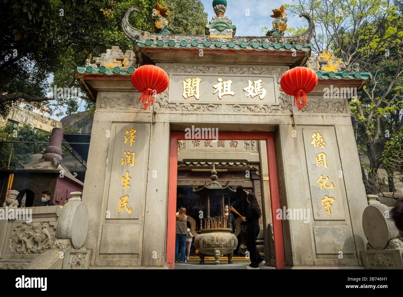 Temple gateway serene hi-res stock photography and images - Alamy