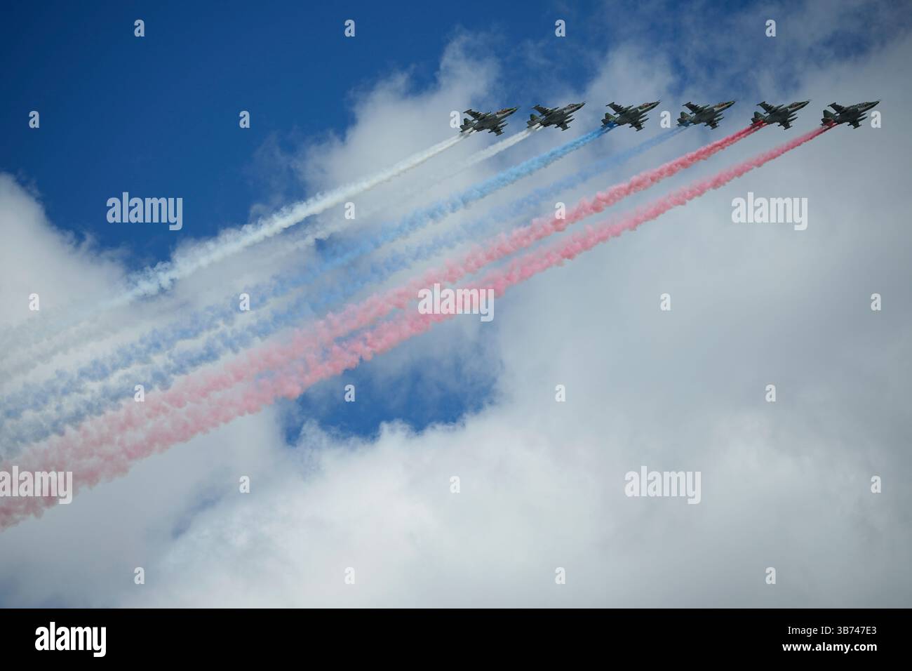 Russian Air Force Su-25 jets fly over Red Square leaving trails of ...